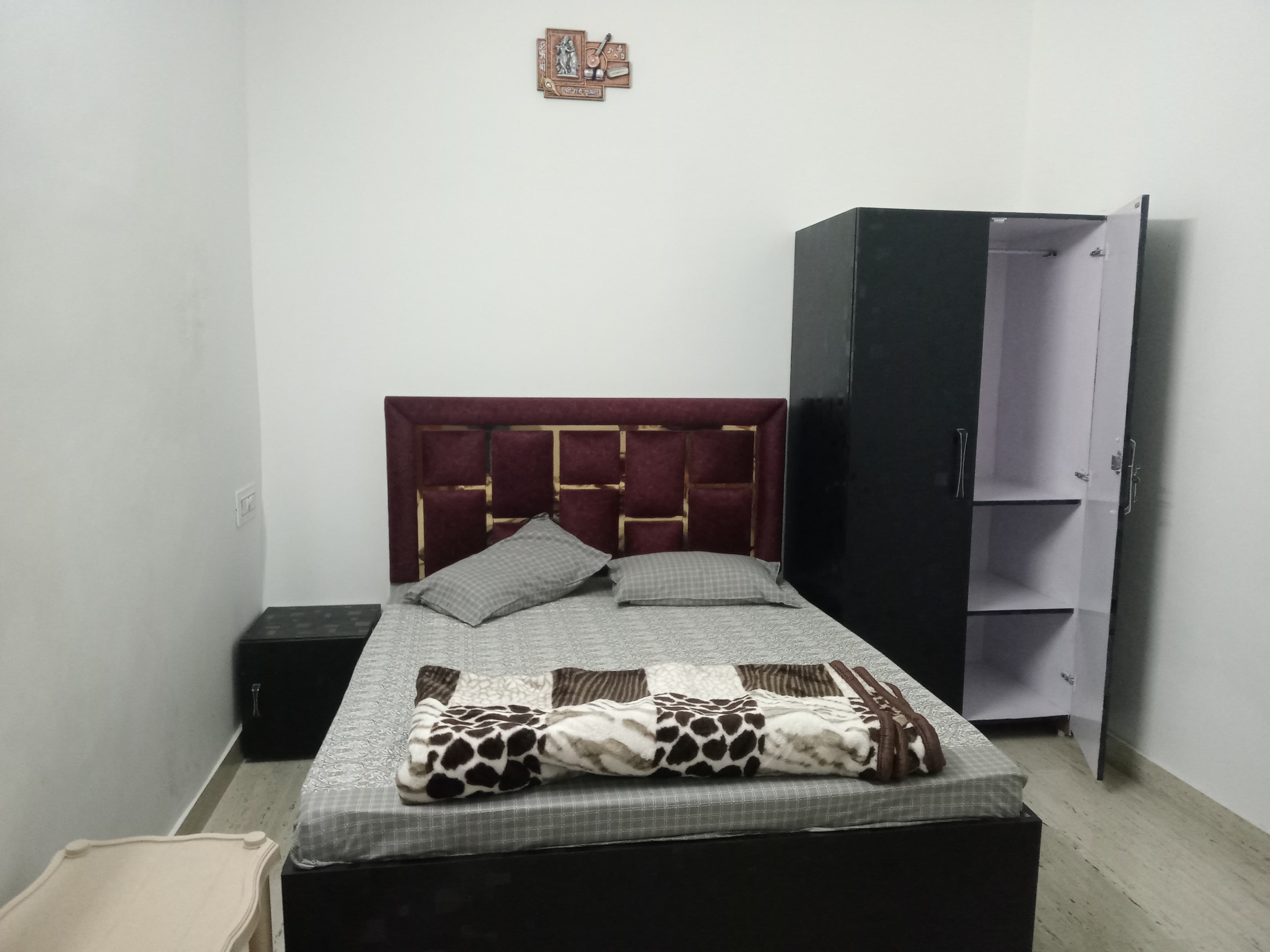 Jyoti Home stay 𝗕𝗢𝗢𝗞 Ayodhya Apartment