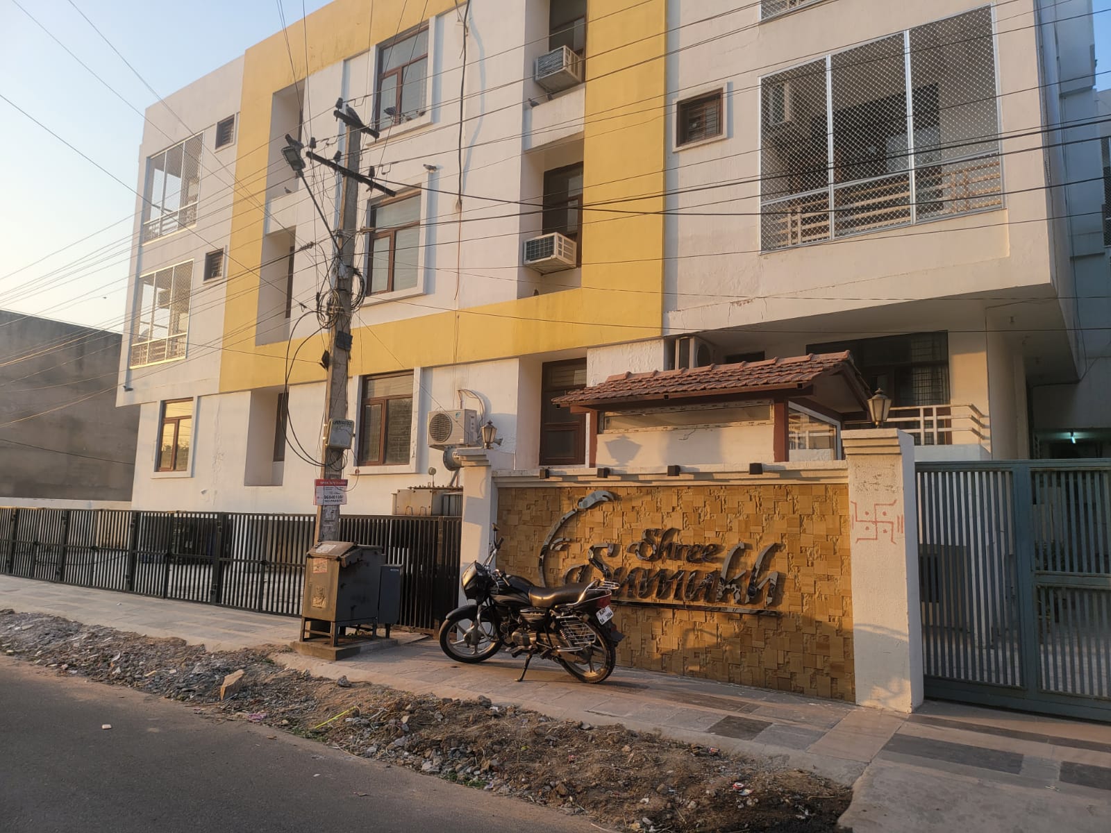 Shree Sumukh 𝗕𝗢𝗢𝗞 Jaipur Hotel