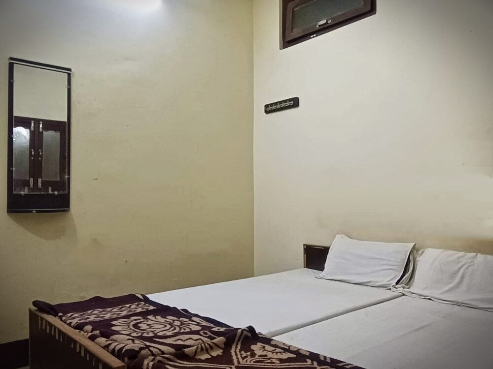 Hotel Saket Saryu 𝗕𝗢𝗢𝗞 Ayodhya Hotel