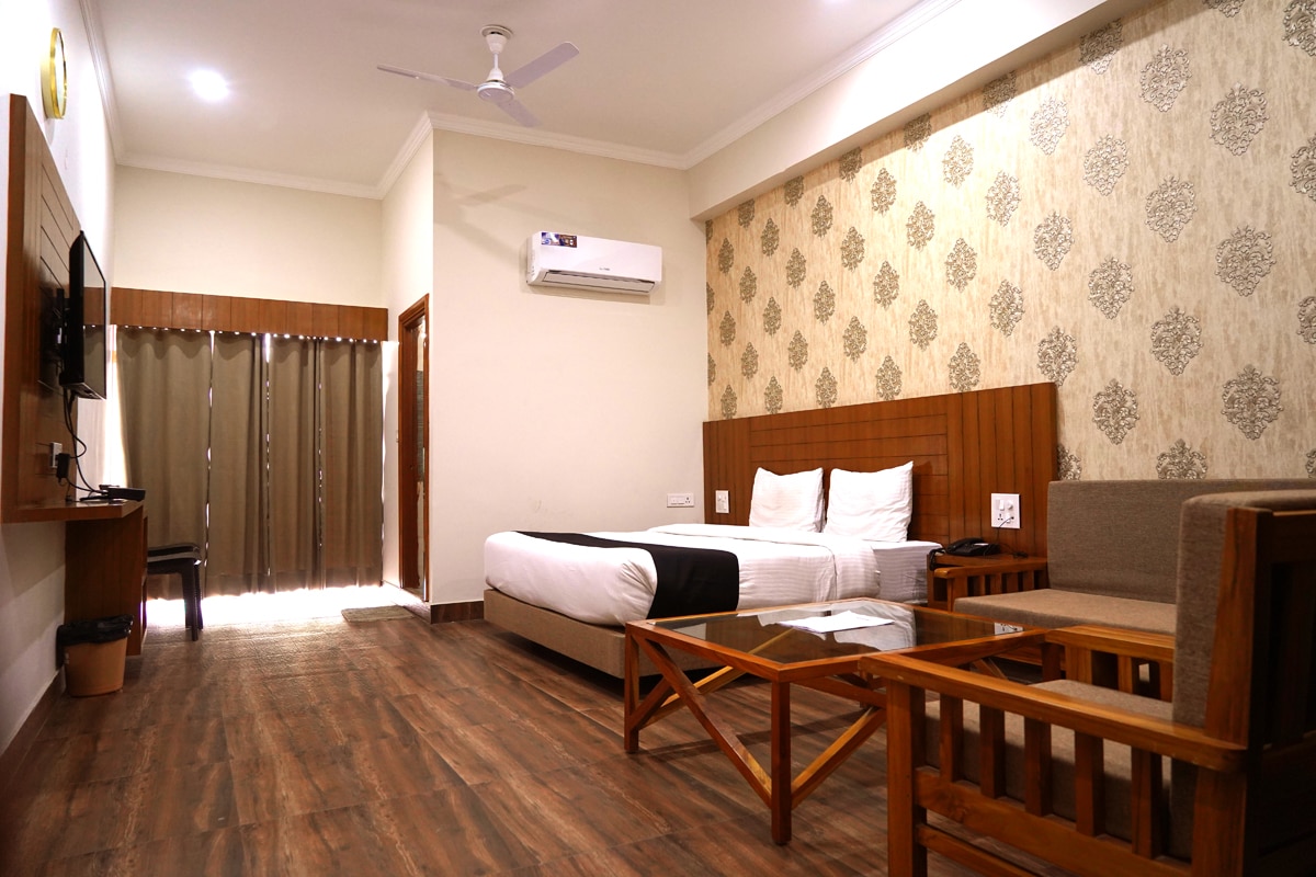 Pal Resort 𝗕𝗢𝗢𝗞 Paonta Sahib Resort