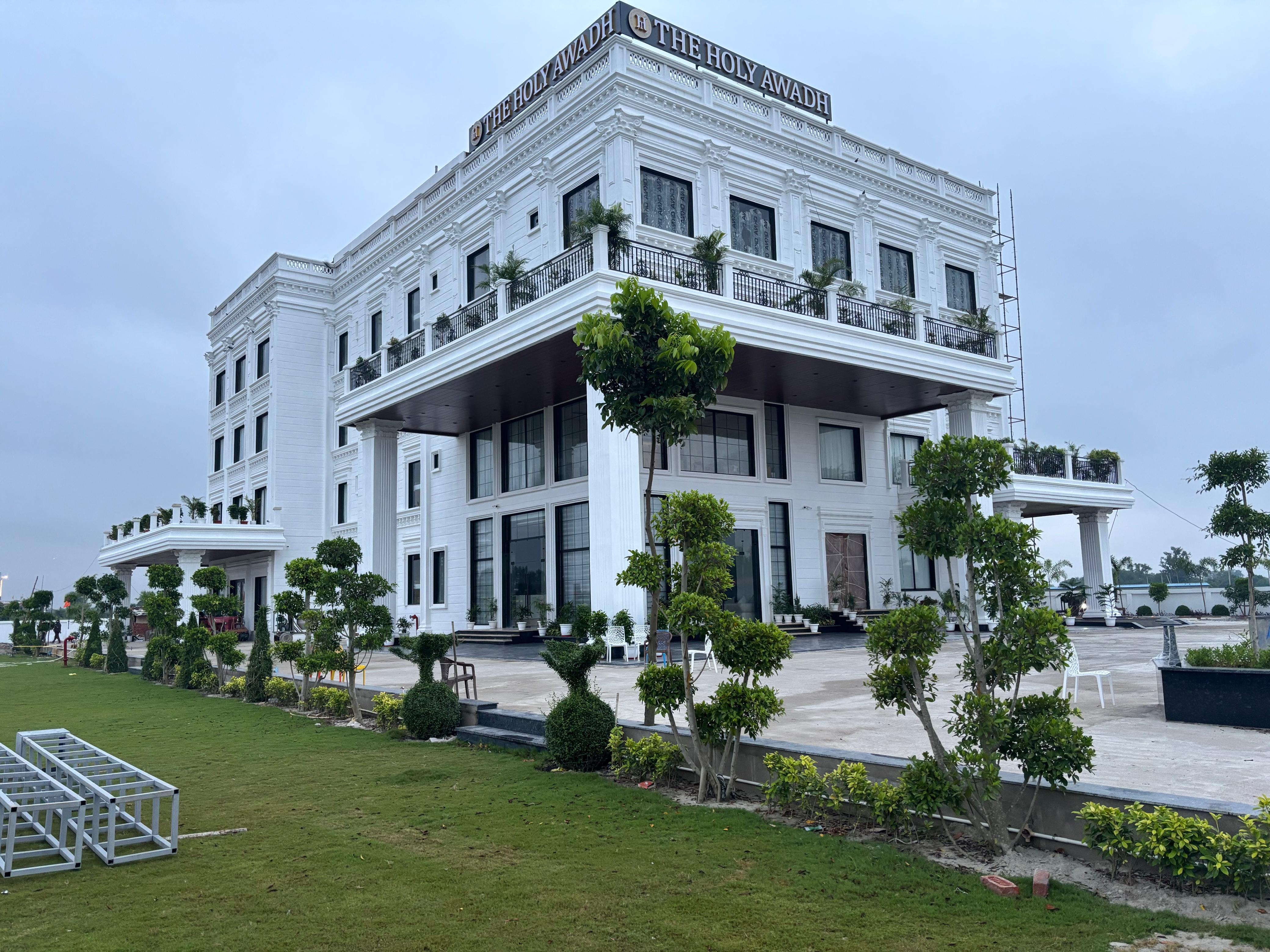 The Holy Awadh Hotel 𝗕𝗢𝗢𝗞 Ayodhya Hotel