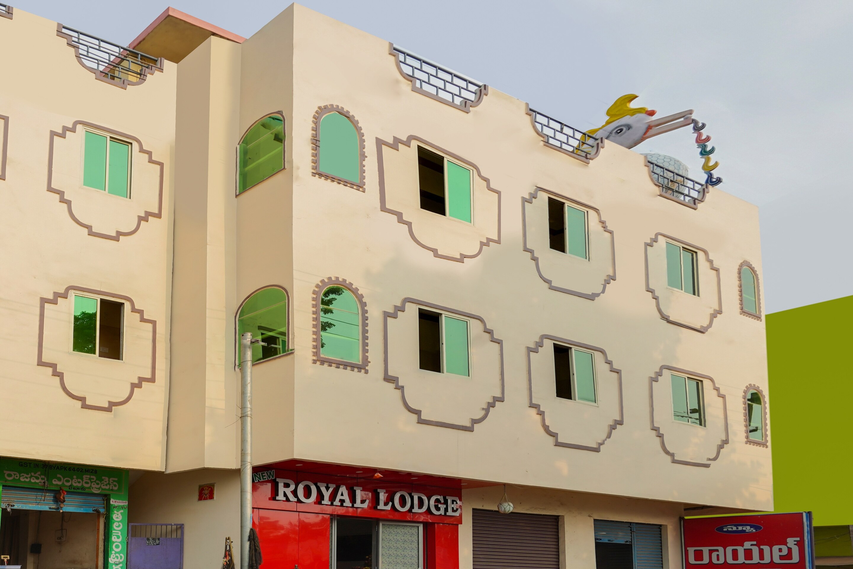 SPOT ON New ROYAL LODGE 𝗕𝗢𝗢𝗞 Eluru Hotel