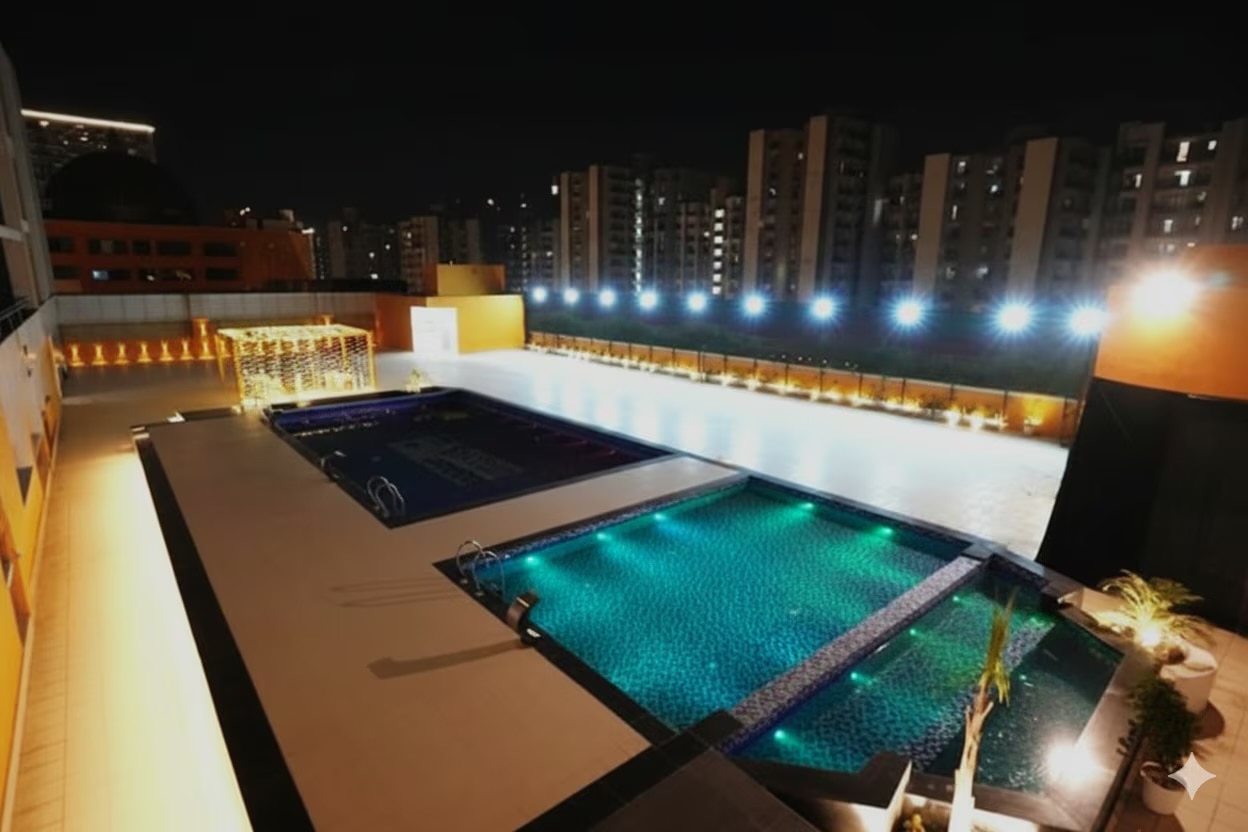 Premium 14th floor studio with balcony city view Apartment Noida ...