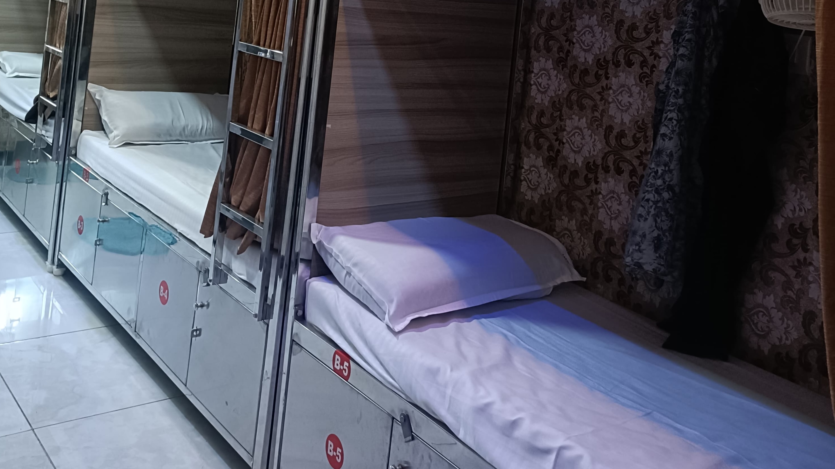 Rooms of Divine Homes Dormitory - Mumbai Hotel on Goibibo