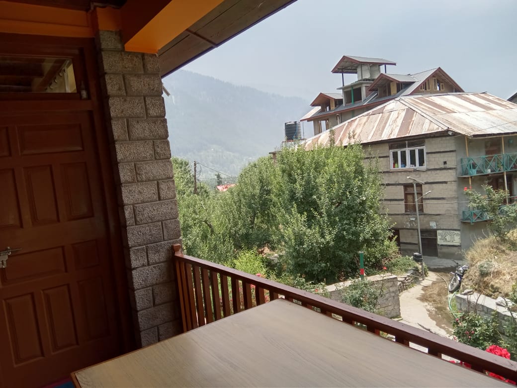 Snow stay Manali 𝗕𝗢𝗢𝗞 Manali Guest House