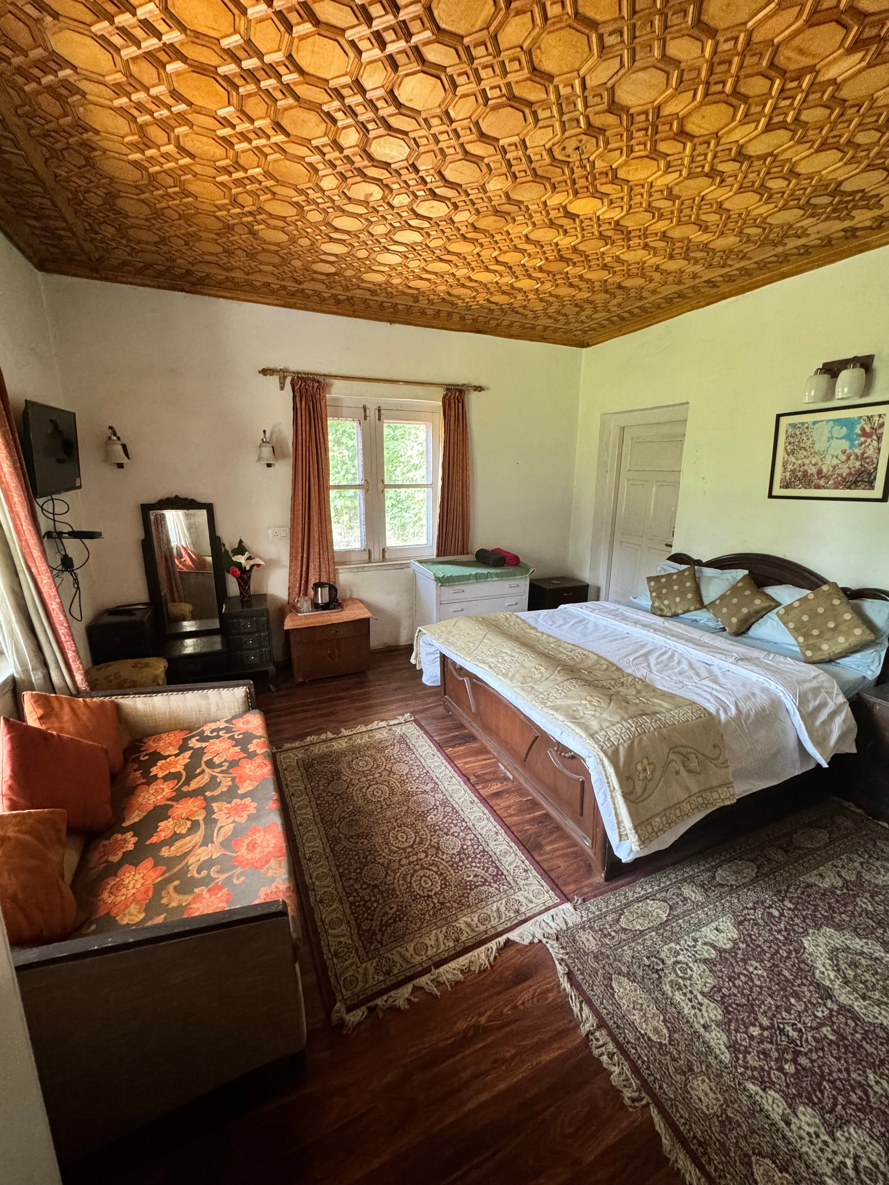 Wazir House - Heritage Home Stay 𝗕𝗢𝗢𝗞 Srinagar Homestay