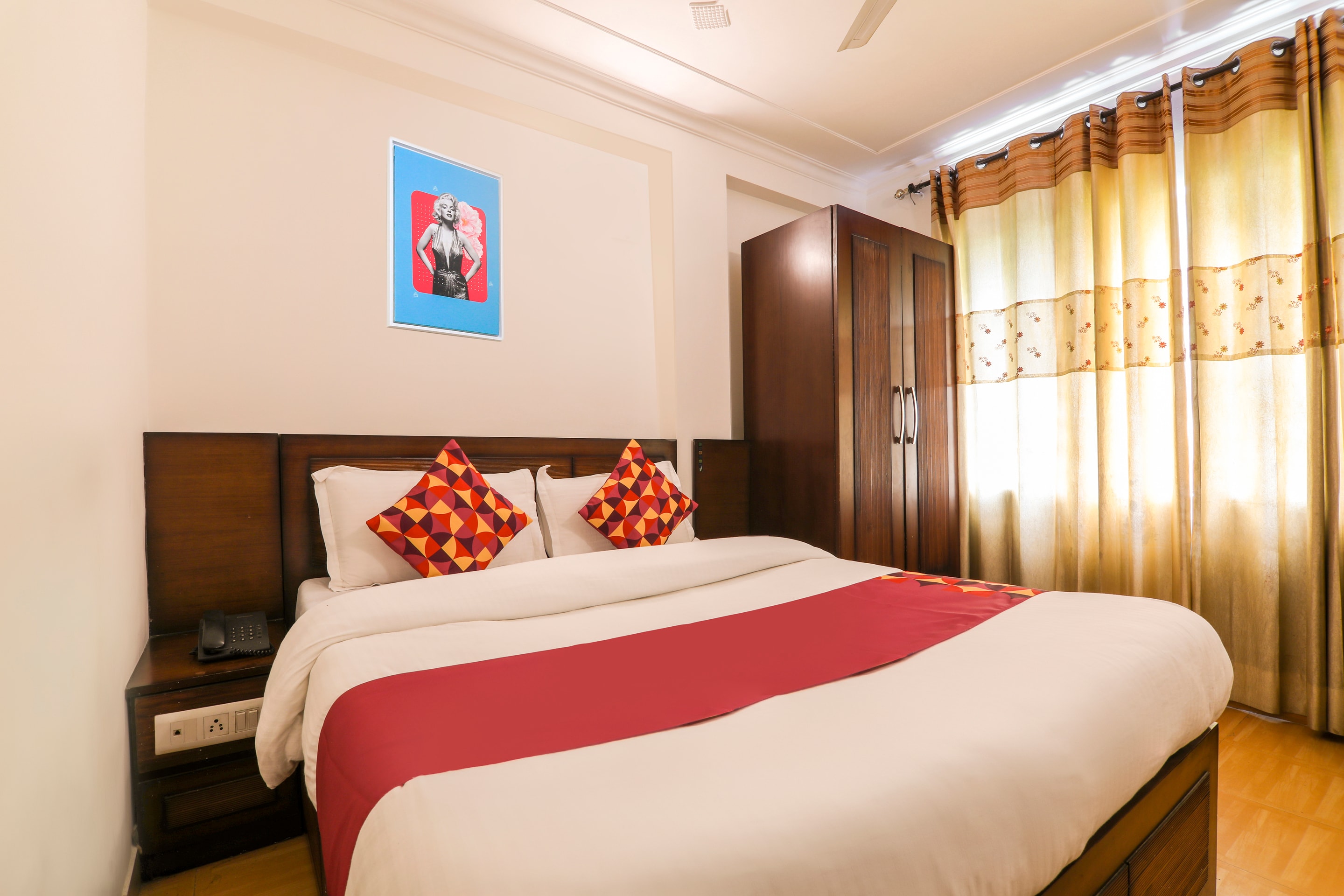 Hotel O Sky Hotel Near INOX Gurgaon Dreamz 𝗕𝗢𝗢𝗞 Gurgaon Hotel