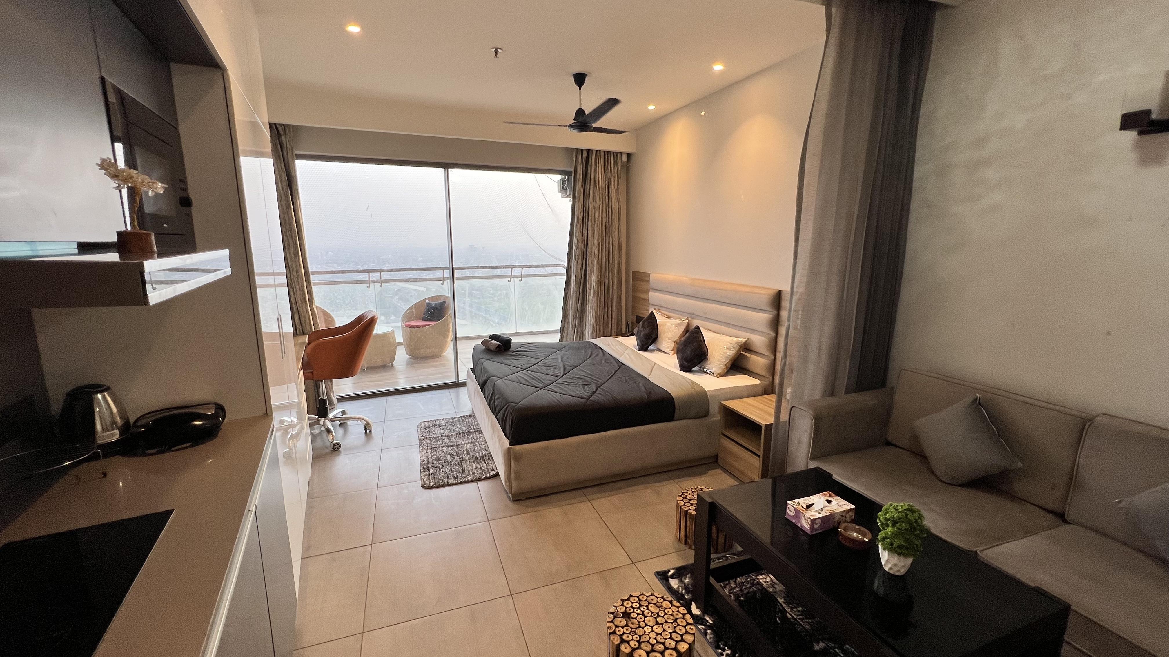 Supernova Spira 4006 𝗕𝗢𝗢𝗞 Noida Apartment