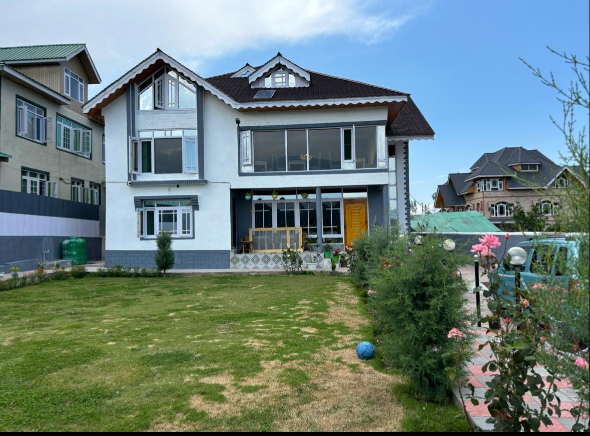 Max Villa 𝗕𝗢𝗢𝗞 Gulmarg Villa
