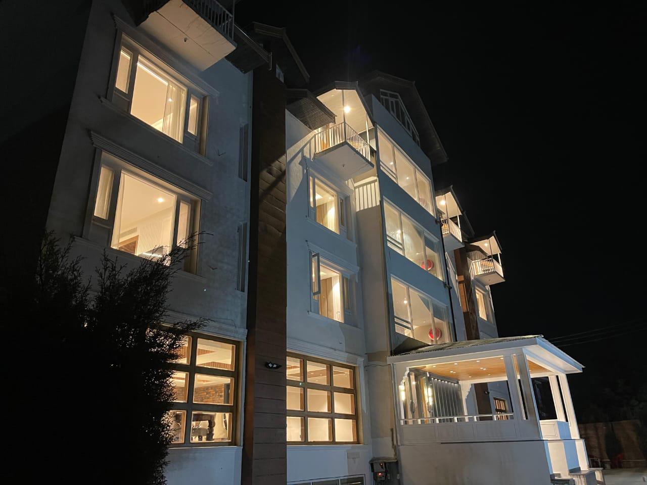Rega Irman Luxury, Srinagar 𝗕𝗢𝗢𝗞 Srinagar Hotel