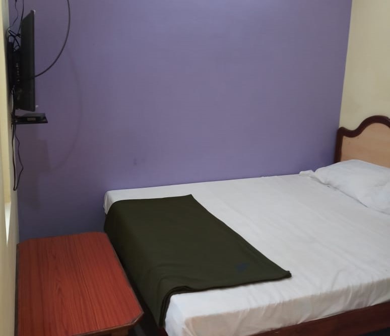 Sai Srinivasam AC Dormitory And AC Lodge 𝗕𝗢𝗢𝗞 Tirupati Hotel