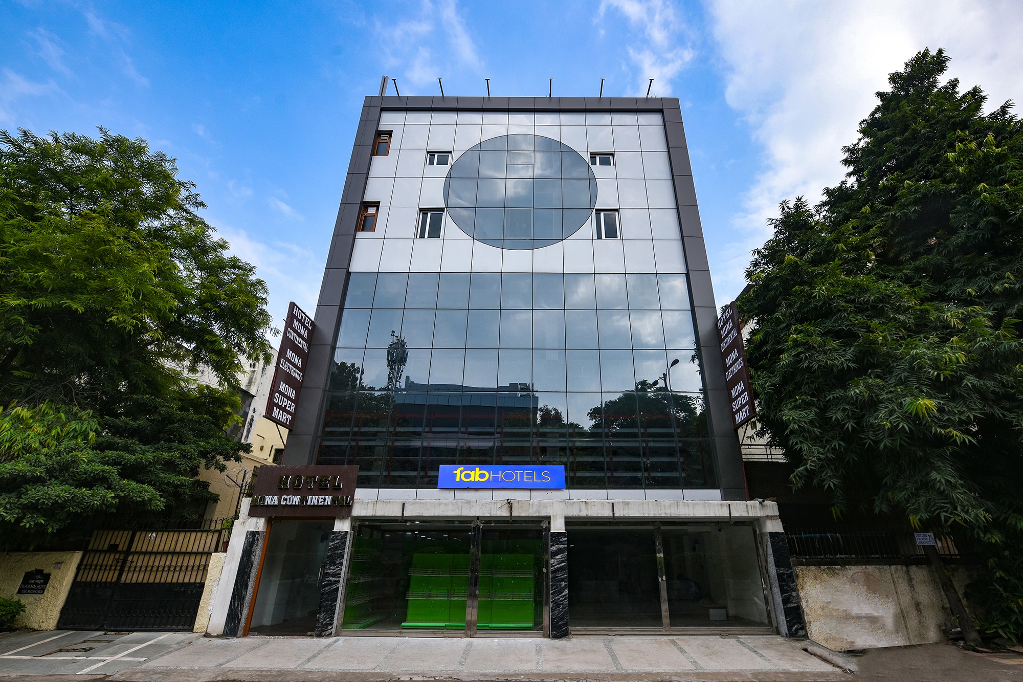 FabHotel Mona Continental - Nr. Laxmi Nagar IT Hub 𝗕𝗢𝗢𝗞 Delhi Hotel