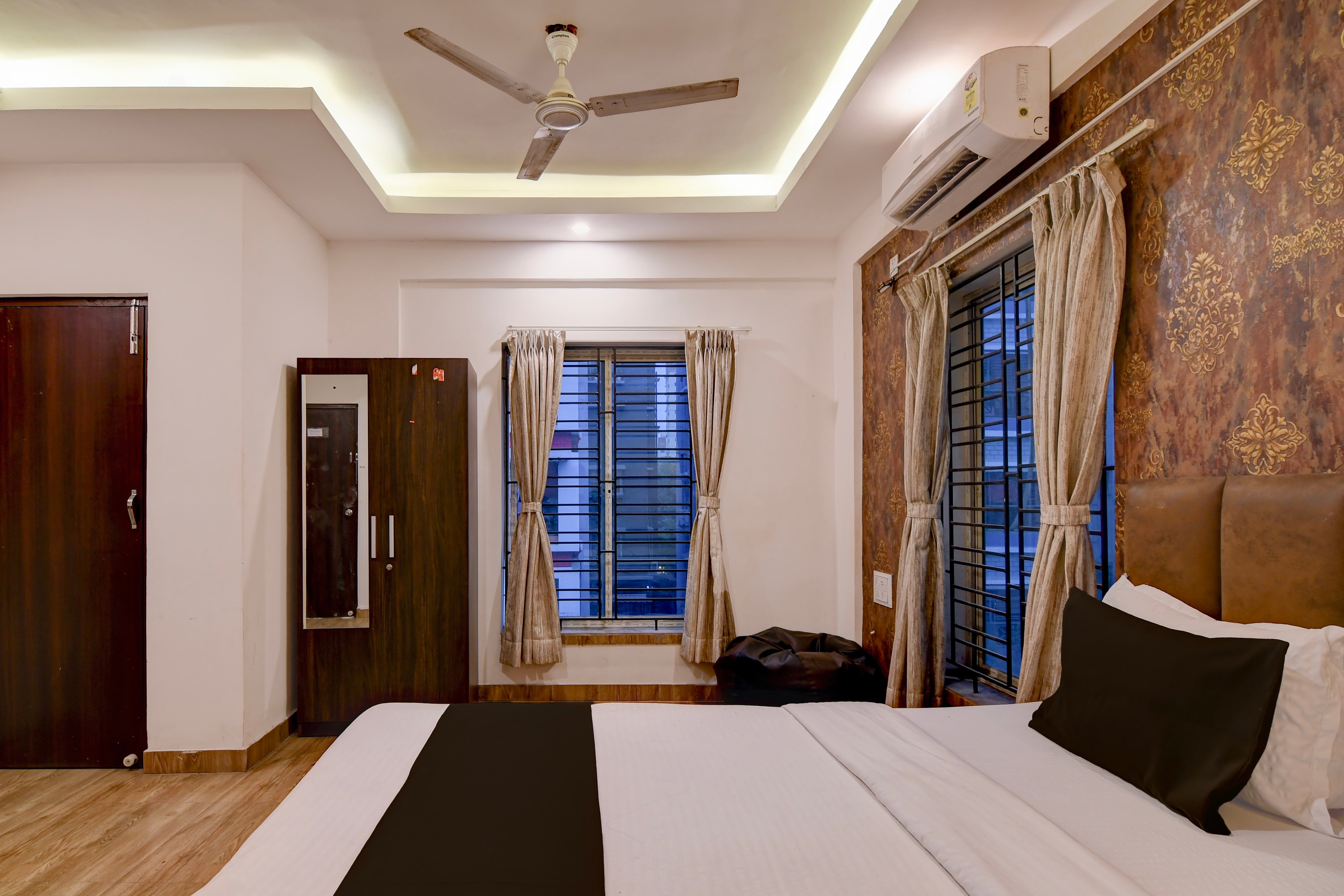 Hotel O By OYO The Seven Wonders 𝗕𝗢𝗢𝗞 Kolkata Hotel