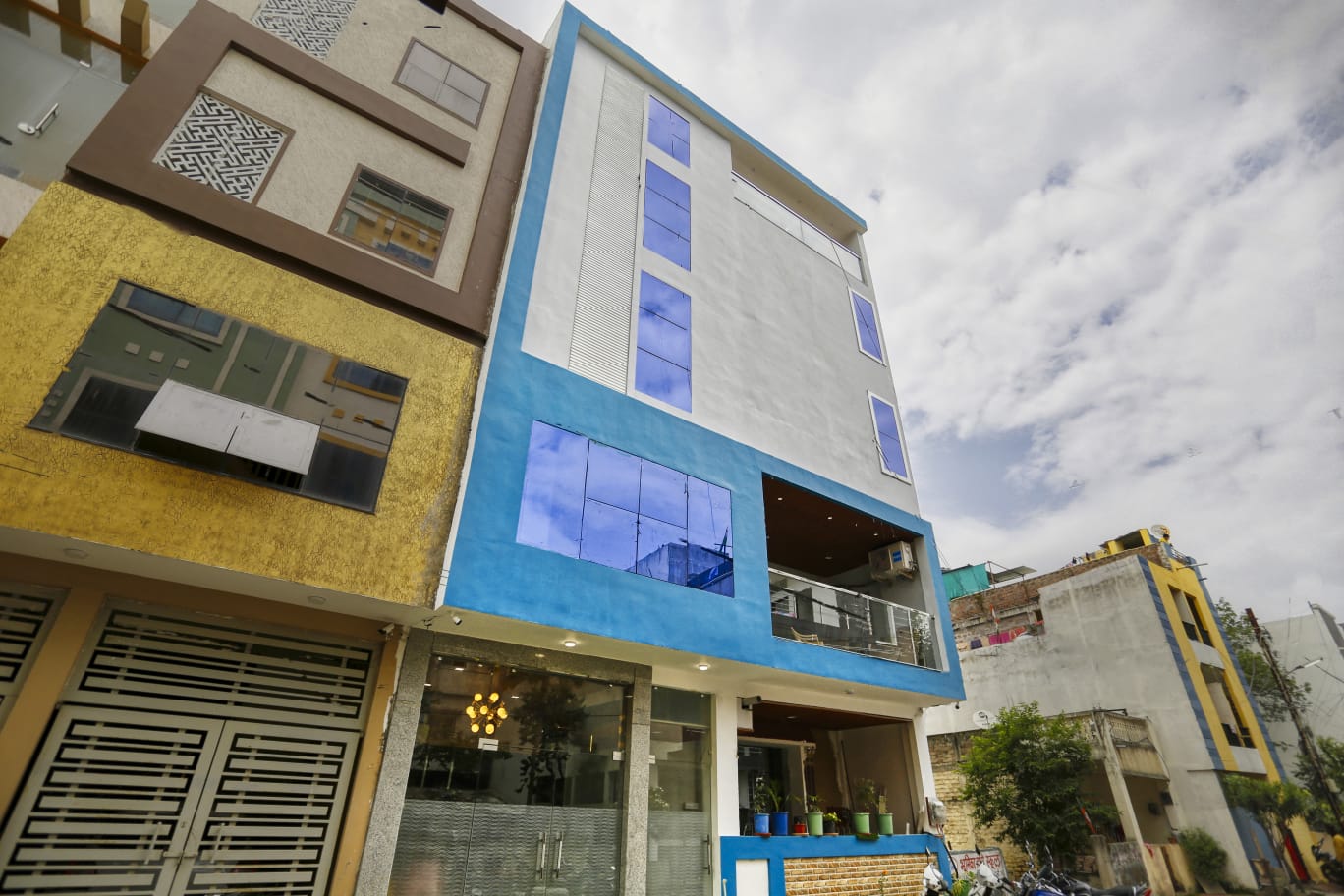 Hotel Joy Elite 𝗕𝗢𝗢𝗞 Indore Hotel