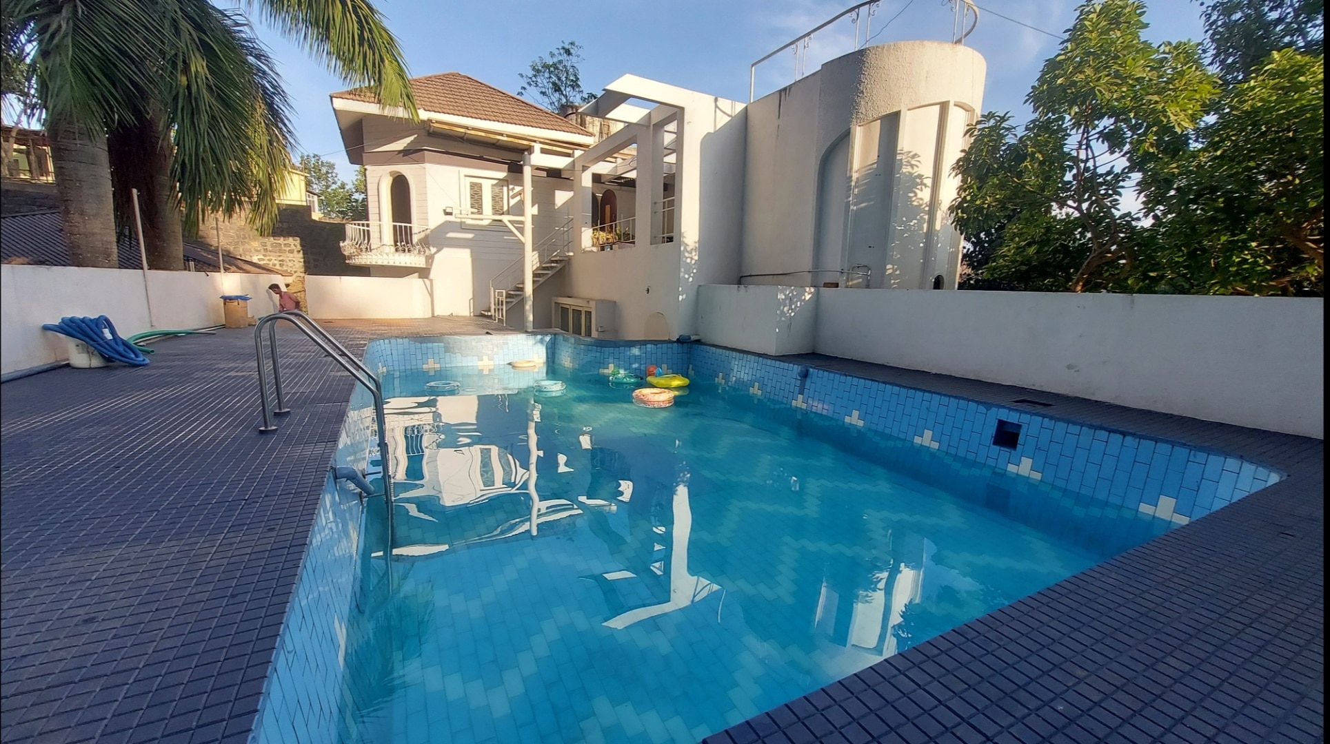 Starlight castle Upper tier 3 rooms with pool 𝗕𝗢𝗢𝗞 Yercaud Homestay