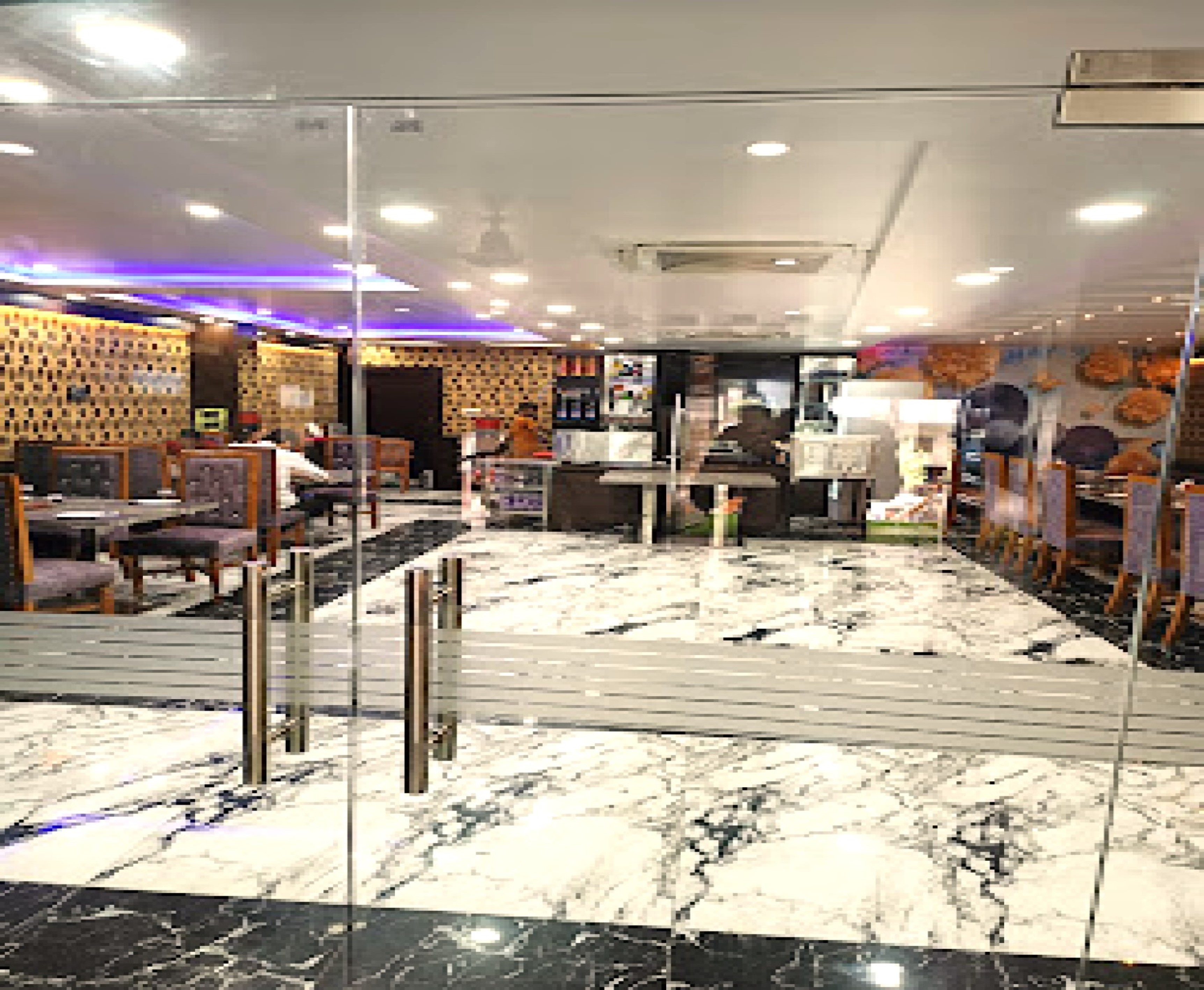 AASTHA EXECUTIVE 𝗕𝗢𝗢𝗞 Siwan Hotel