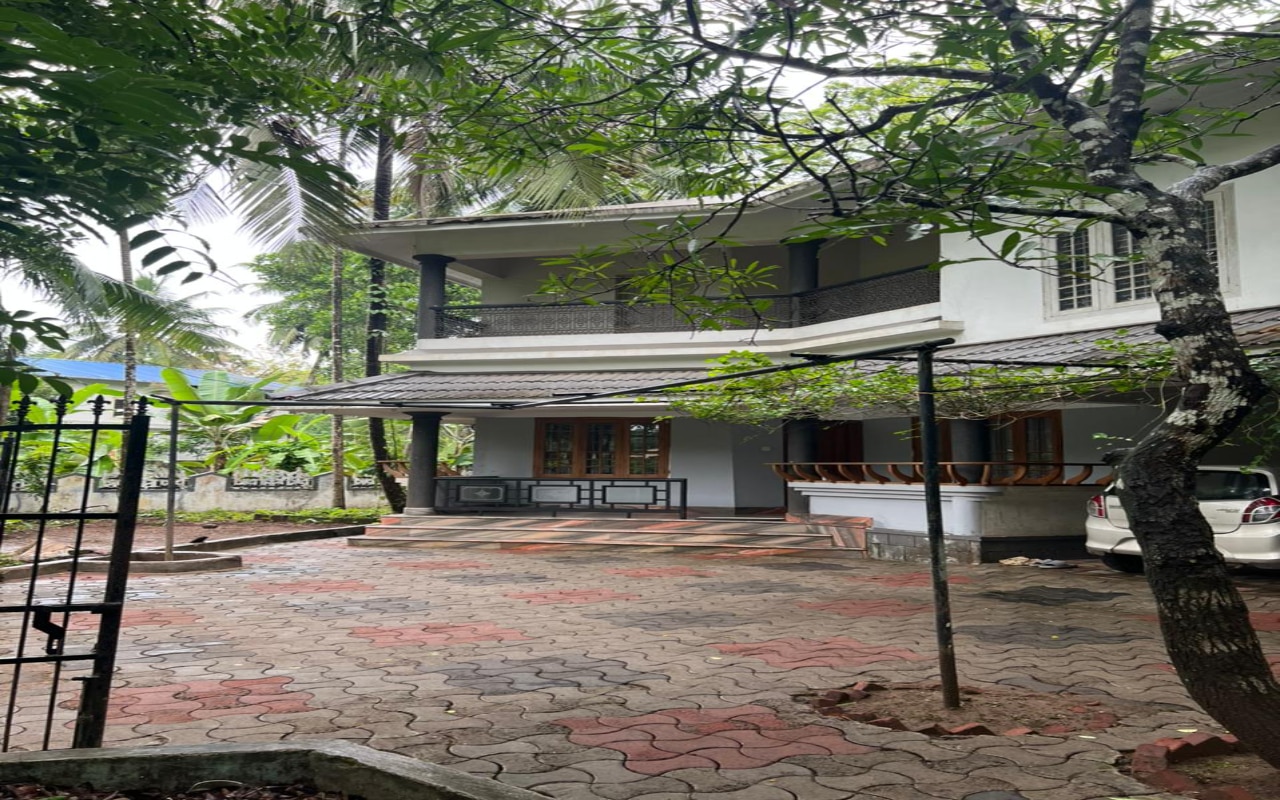 H Villa 𝗕𝗢𝗢𝗞 Nilambur Homestay