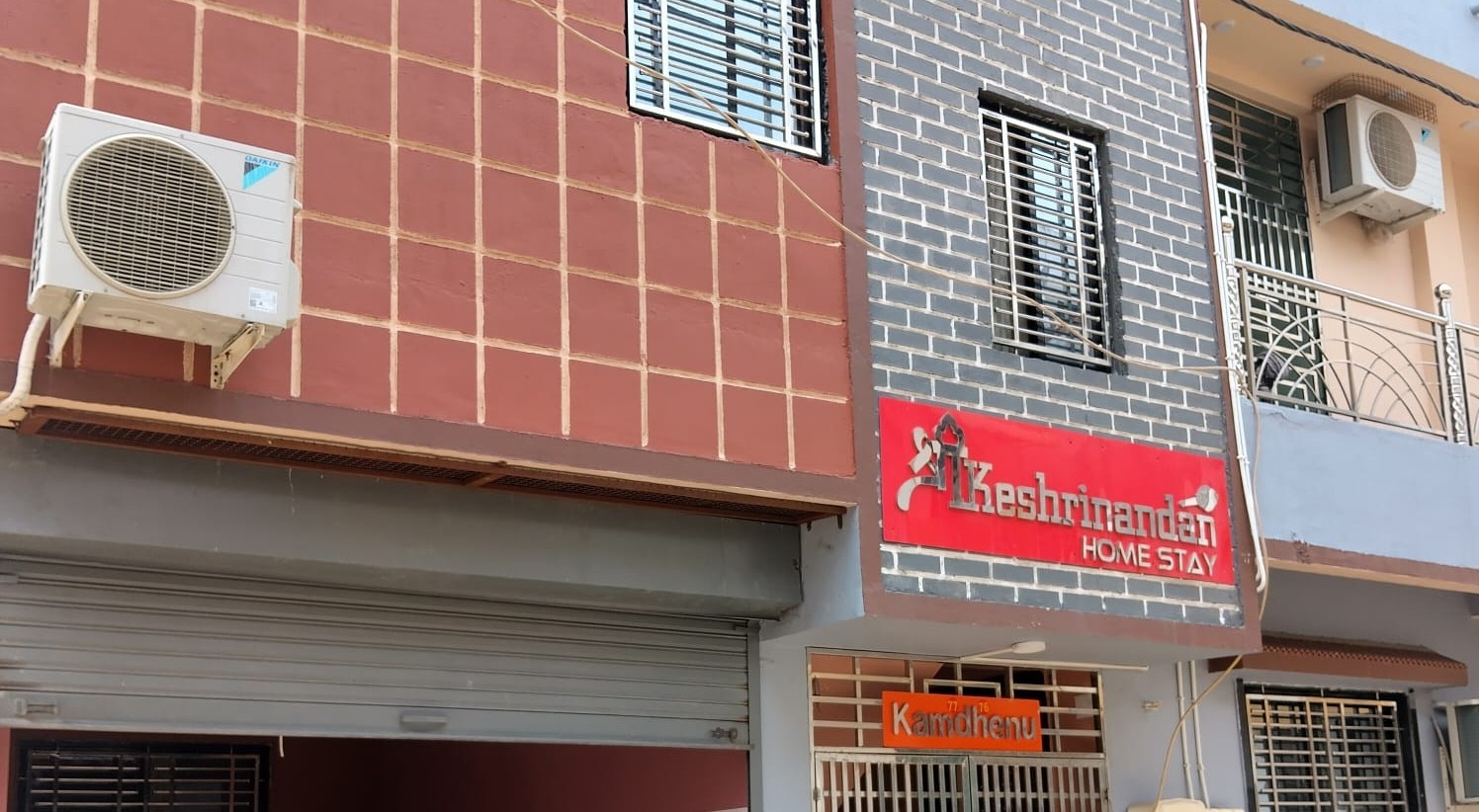 Shree Keshrinanadan homestay & Restaurant 𝗕𝗢𝗢𝗞 Rajpipla Apartment