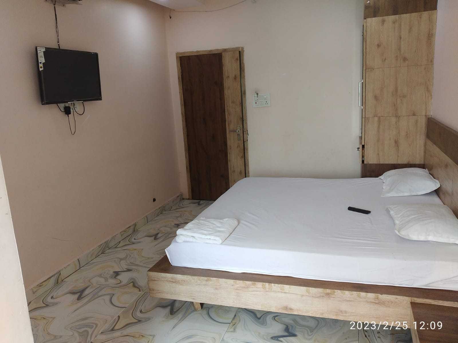 Hotel O 811231 Hotel Tanishk 𝗕𝗢𝗢𝗞 Iglas Hotel