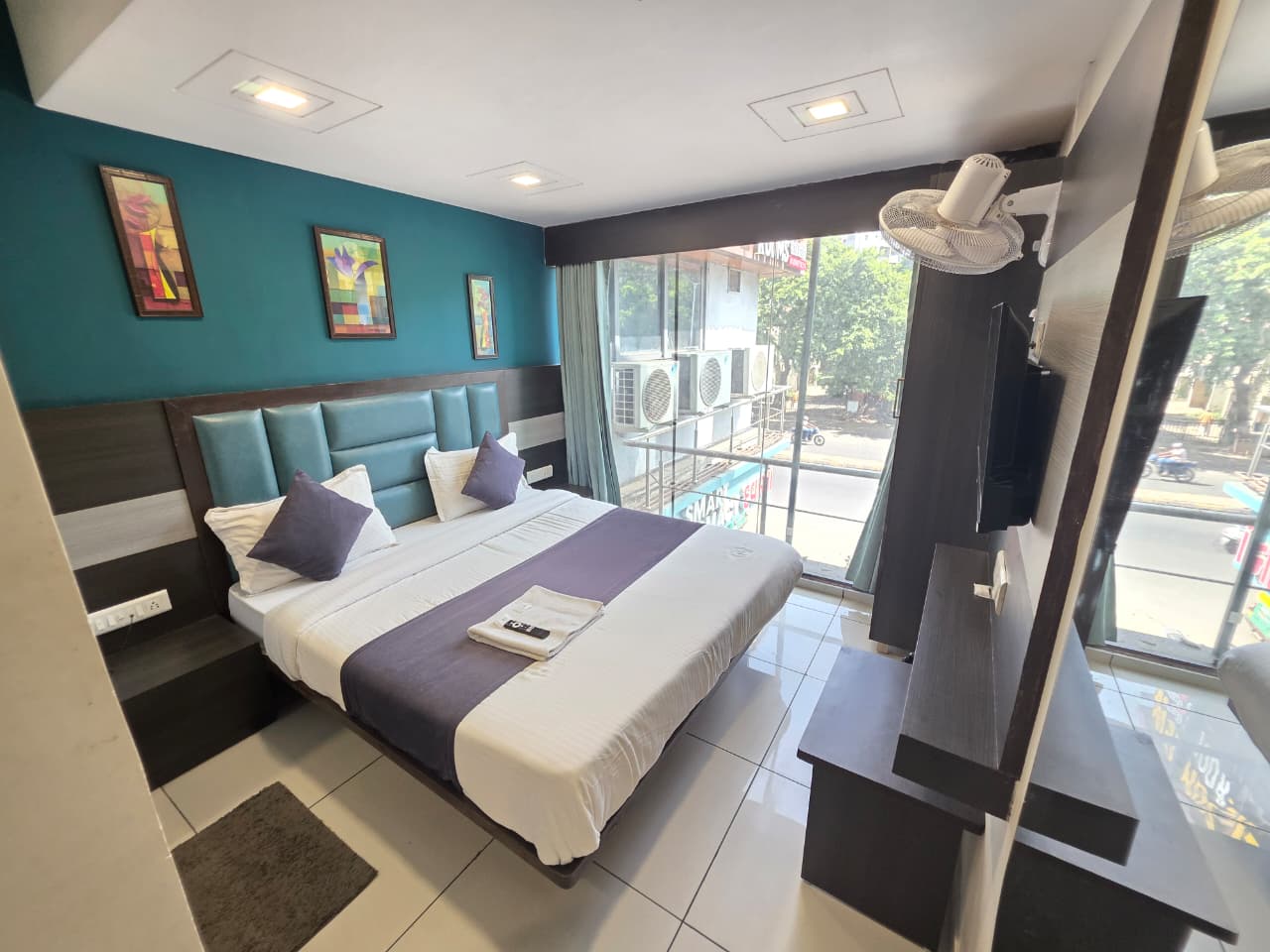 HOTEL SUNVIEW 𝗕𝗢𝗢𝗞 Ahmedabad Hotel
