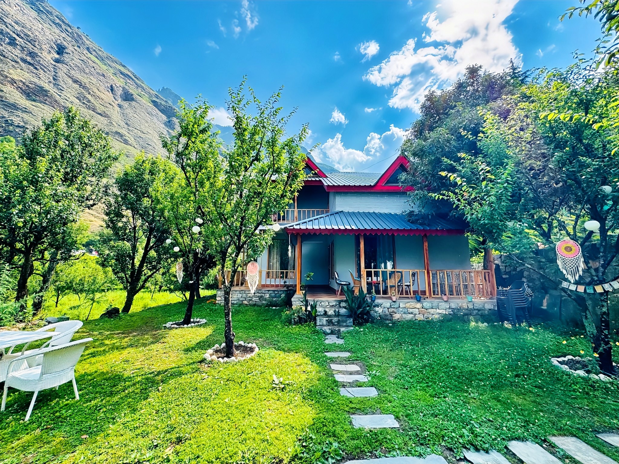 Boho Grove Cafe and Stay 𝗕𝗢𝗢𝗞 Gushaini Homestay