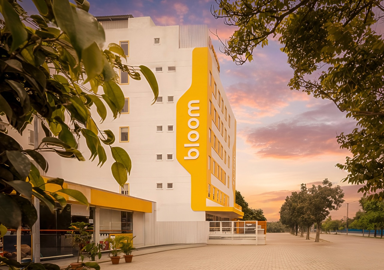 Bloom Hotel - Whitefield 𝗕𝗢𝗢𝗞 Bangalore Hotel
