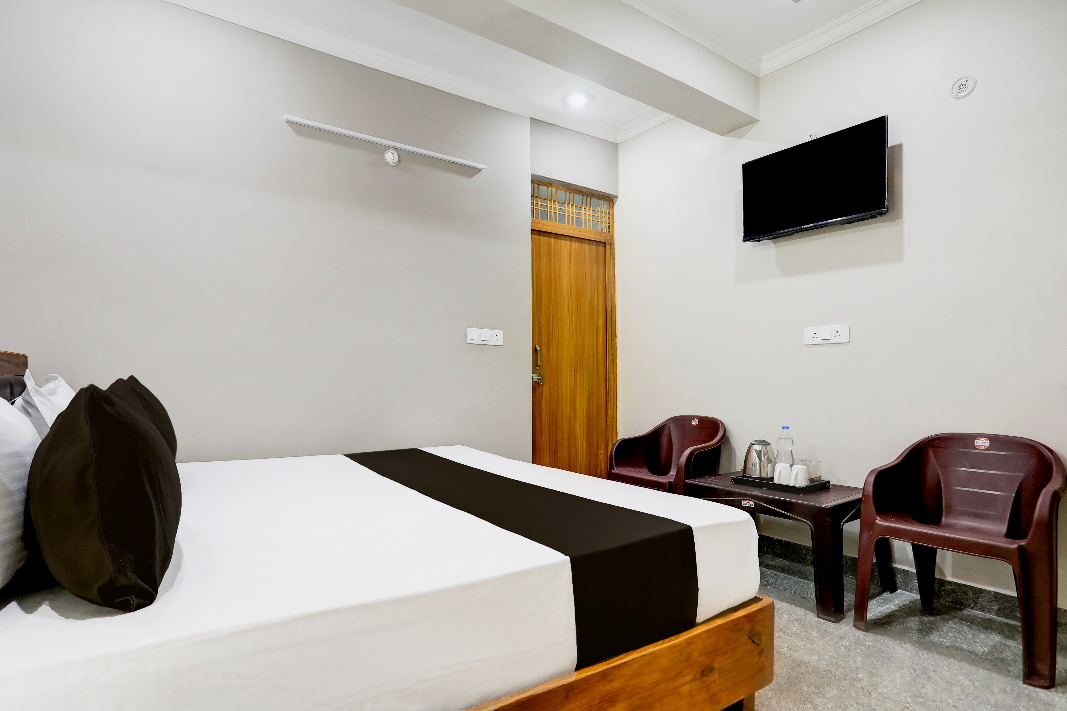 Hotel O RS Gold Night 𝗕𝗢𝗢𝗞 Mampur Bana Hotel
