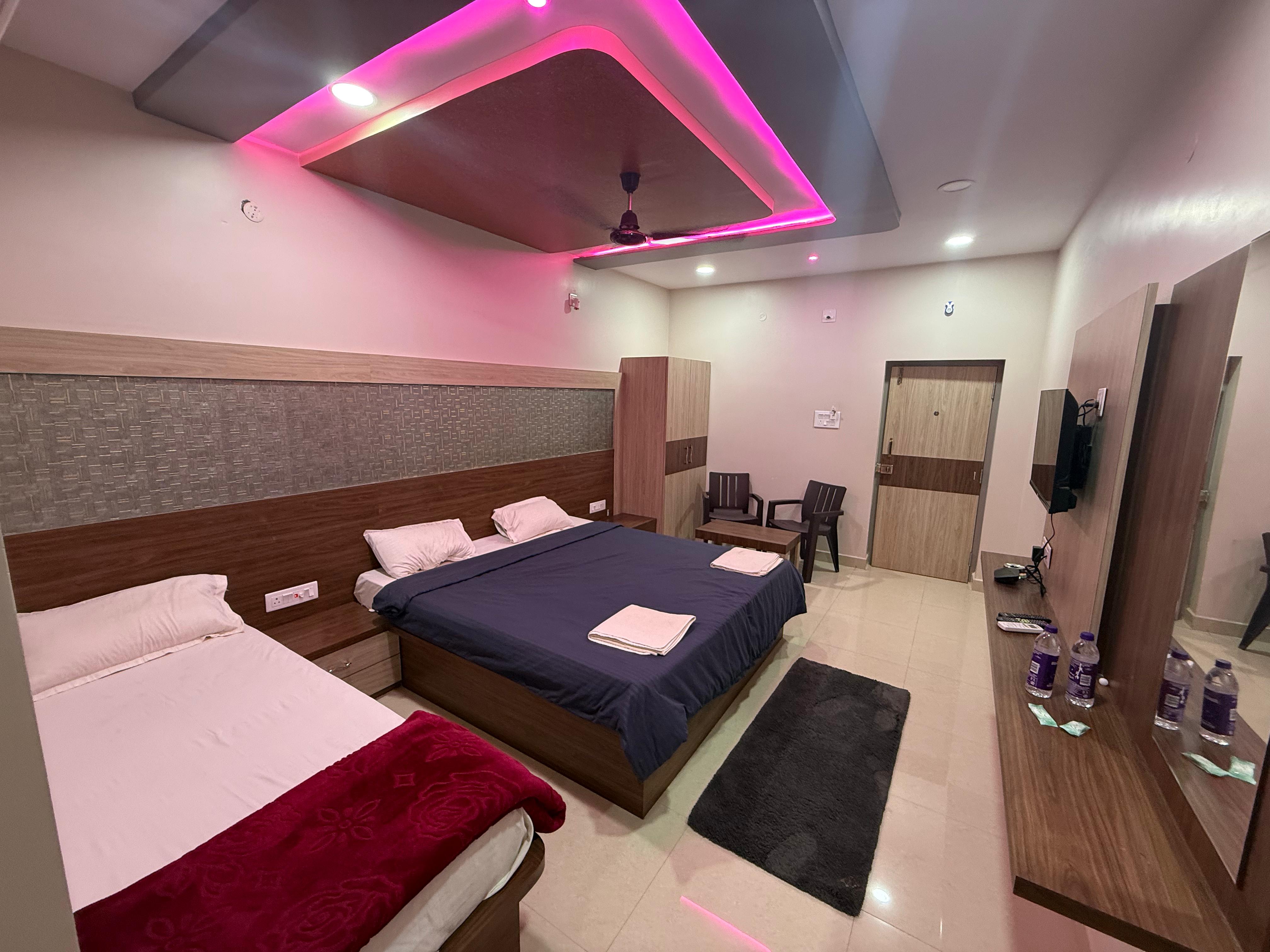 Vijaya Inn (Near Railway station) 𝗕𝗢𝗢𝗞 Gunupur Hotel