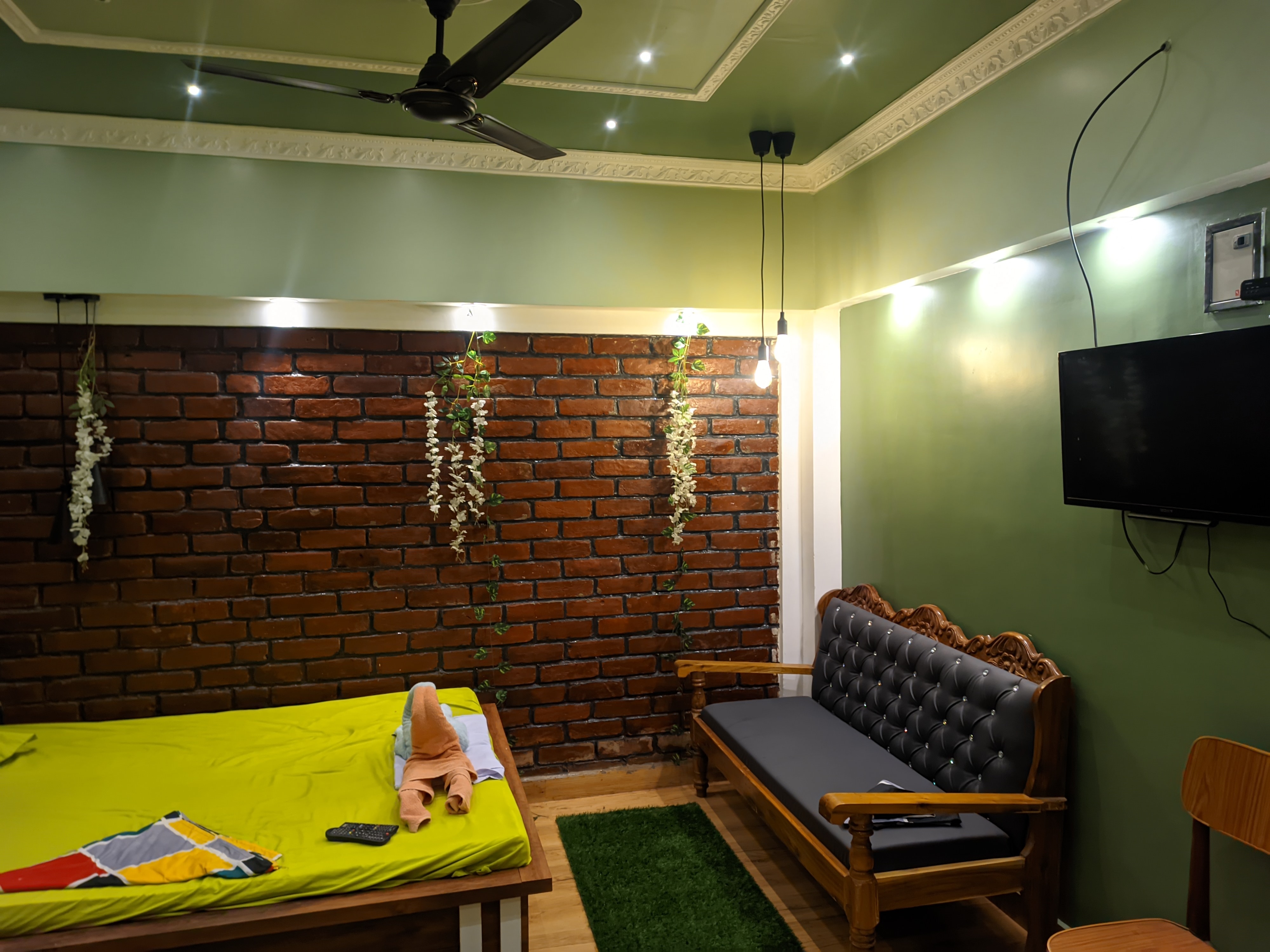Deluxe Double Bed Suite with Air Conditioning Homestay Bhubaneshwar ...