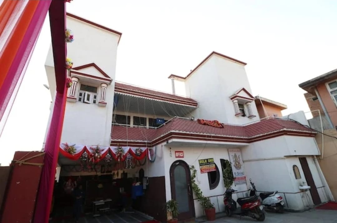 Hotel Sheela Resort 𝗕𝗢𝗢𝗞 Jammu Hotel