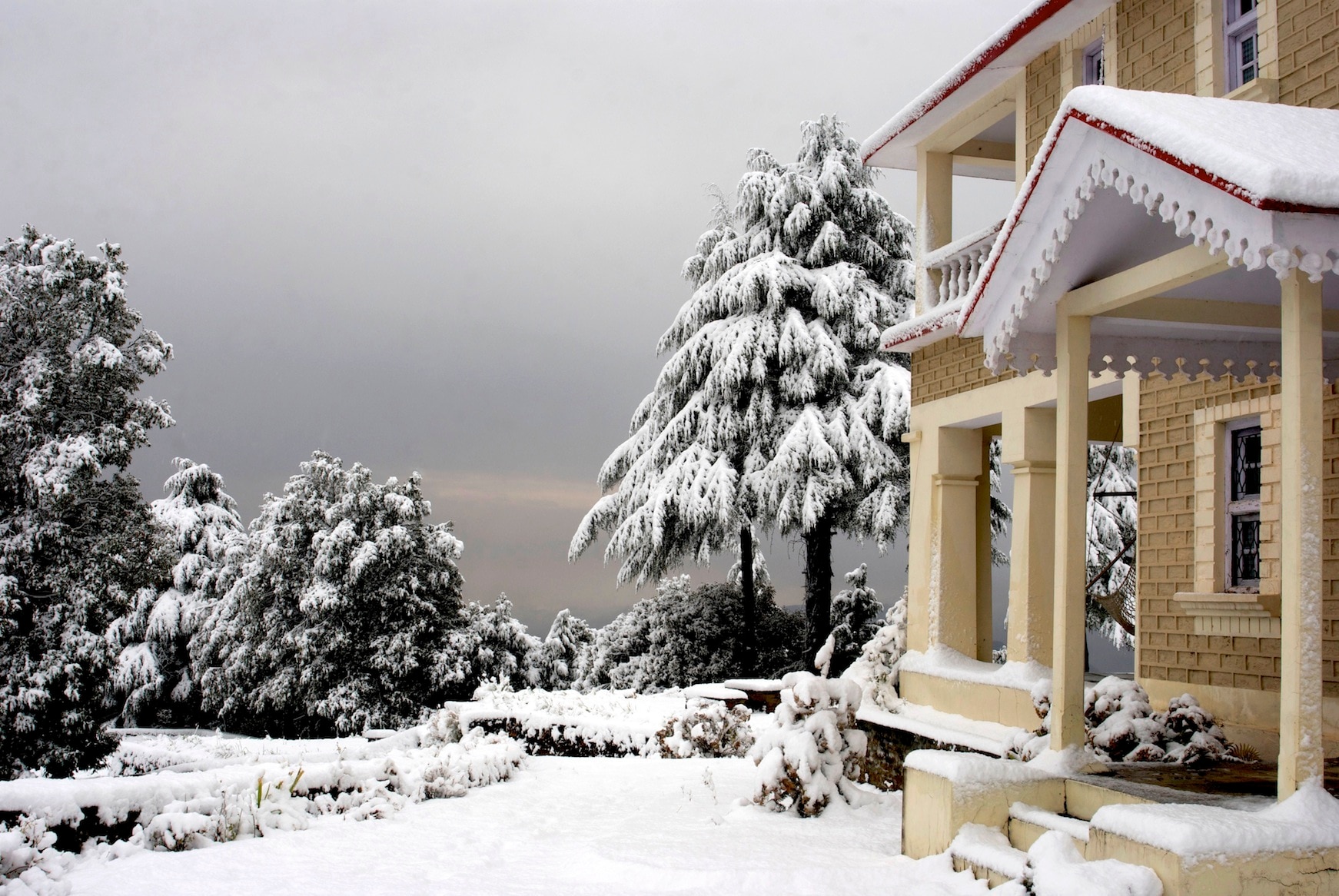 Tree of Life Grand Oak Manor, Binsar 𝗕𝗢𝗢𝗞 Binsar Hotel