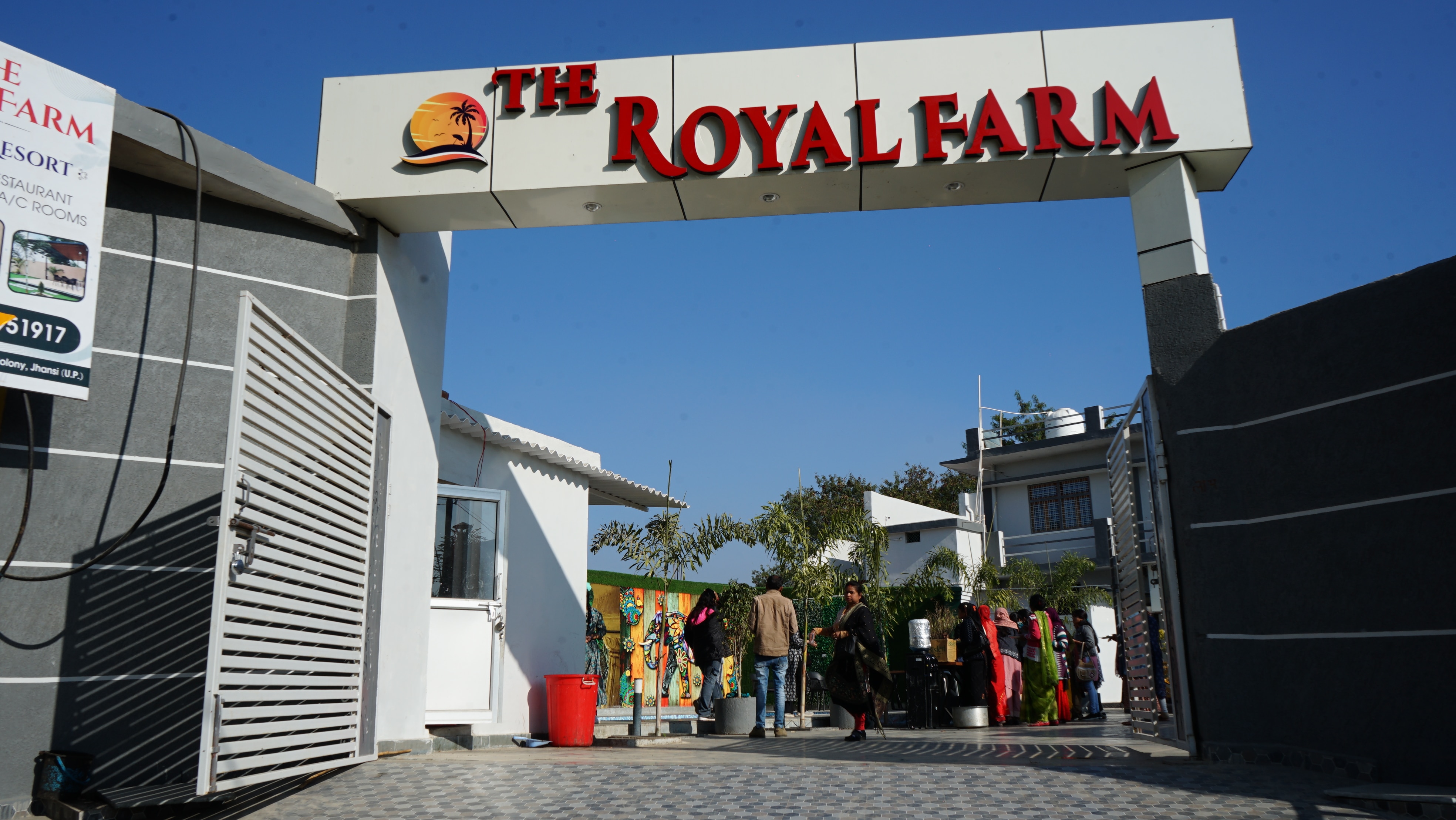 The Royal Farm 𝗕𝗢𝗢𝗞 Jhansi Hotel