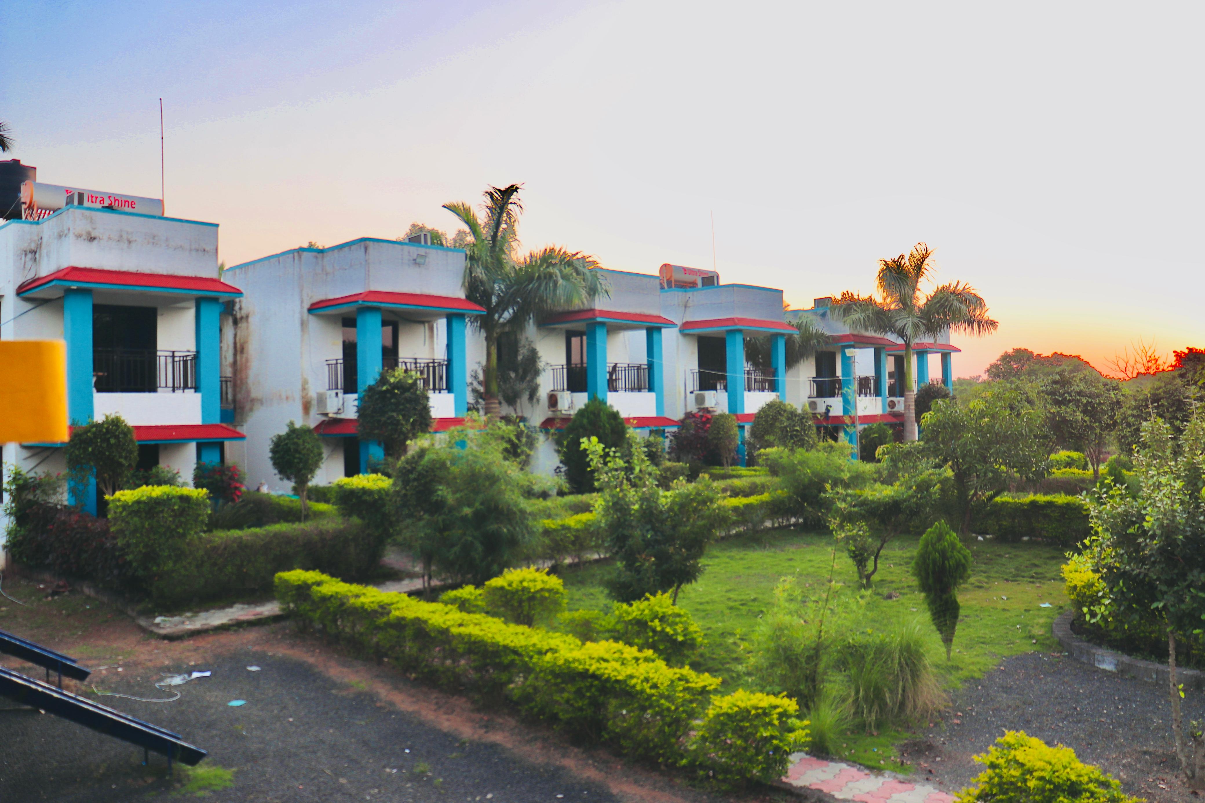 The Dreamland Resort 𝗕𝗢𝗢𝗞 Sasan Gir Hotel