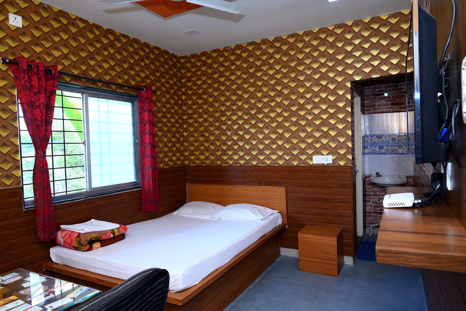 P P Lodging and Boarding 𝗕𝗢𝗢𝗞 Pune Hotel