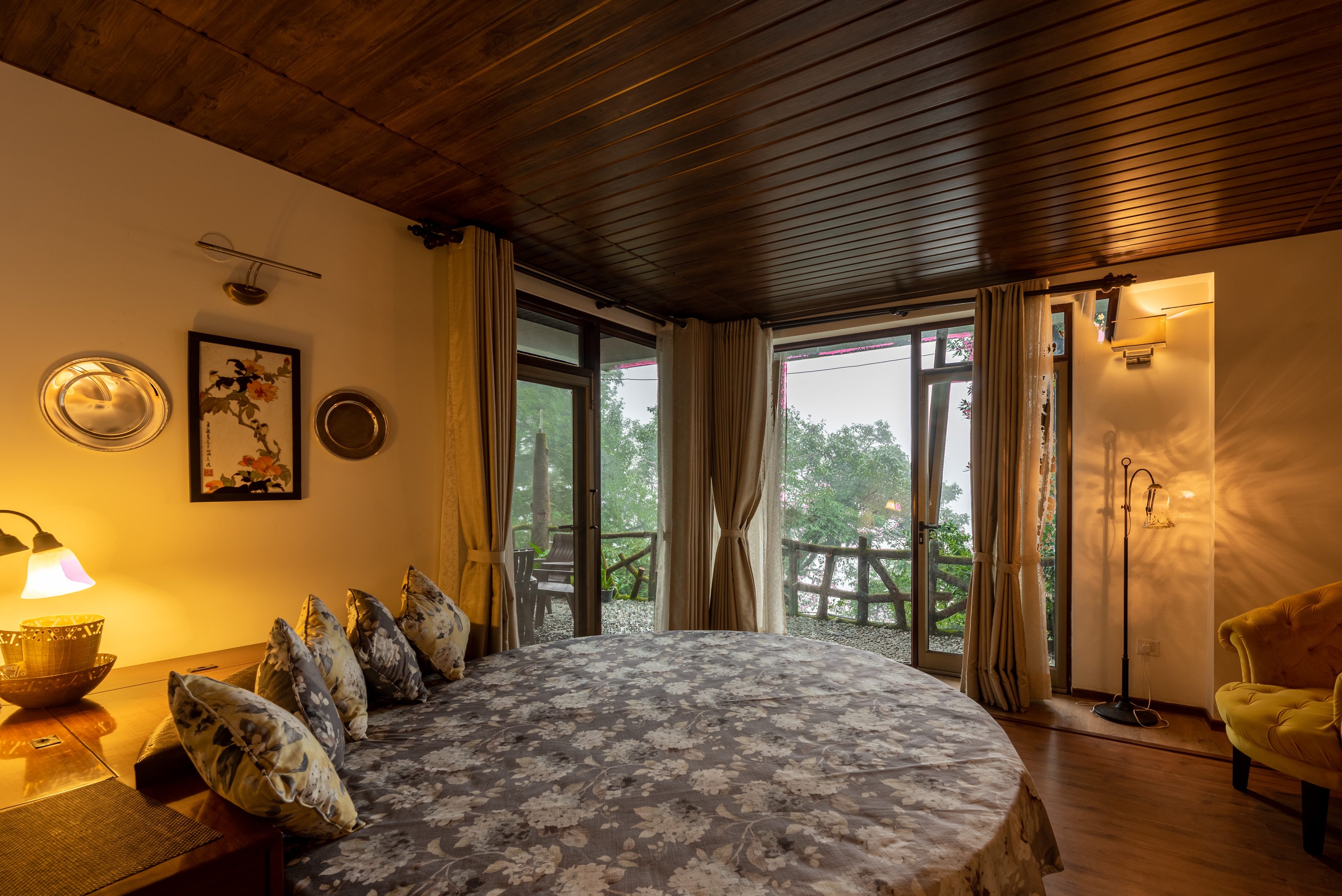 Lake View 3bhk close to Mall road| Zen Den 𝗕𝗢𝗢𝗞 Nainital Homestay