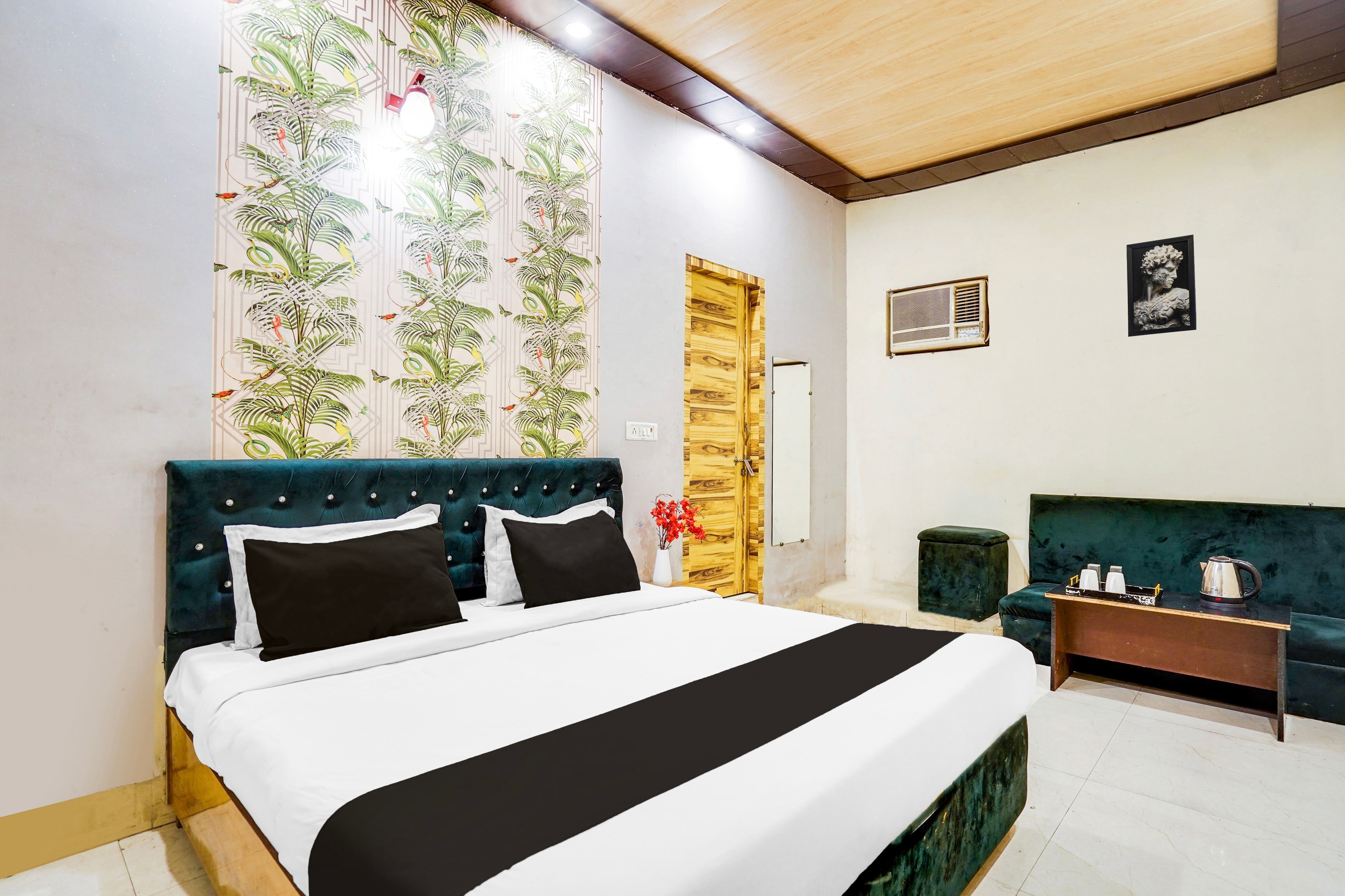 Hotel Platinum Nearest Raj Bagh Metro Station Saheed Nagar 𝗕𝗢𝗢𝗞 ...