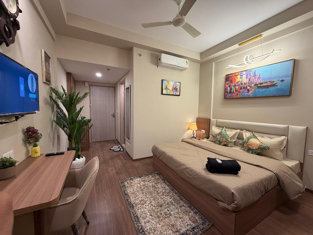 Sunshine Spot by Aashray Homestays 𝗕𝗢𝗢𝗞 Noida Apartment