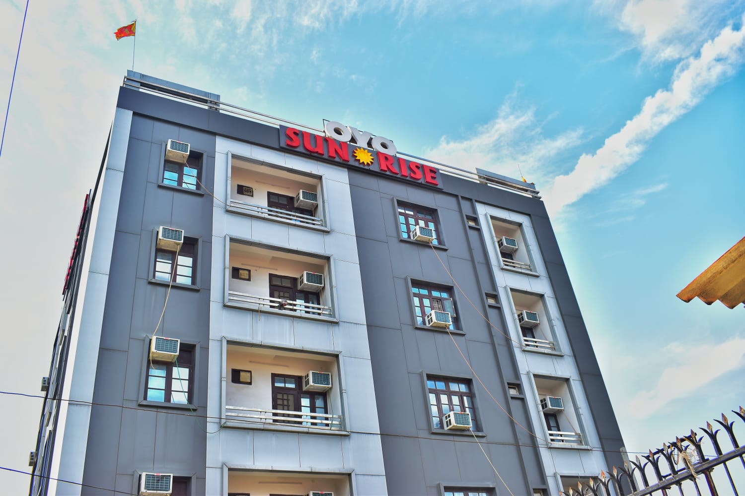Sunrise Homestay 𝗕𝗢𝗢𝗞 Lucknow Apartment