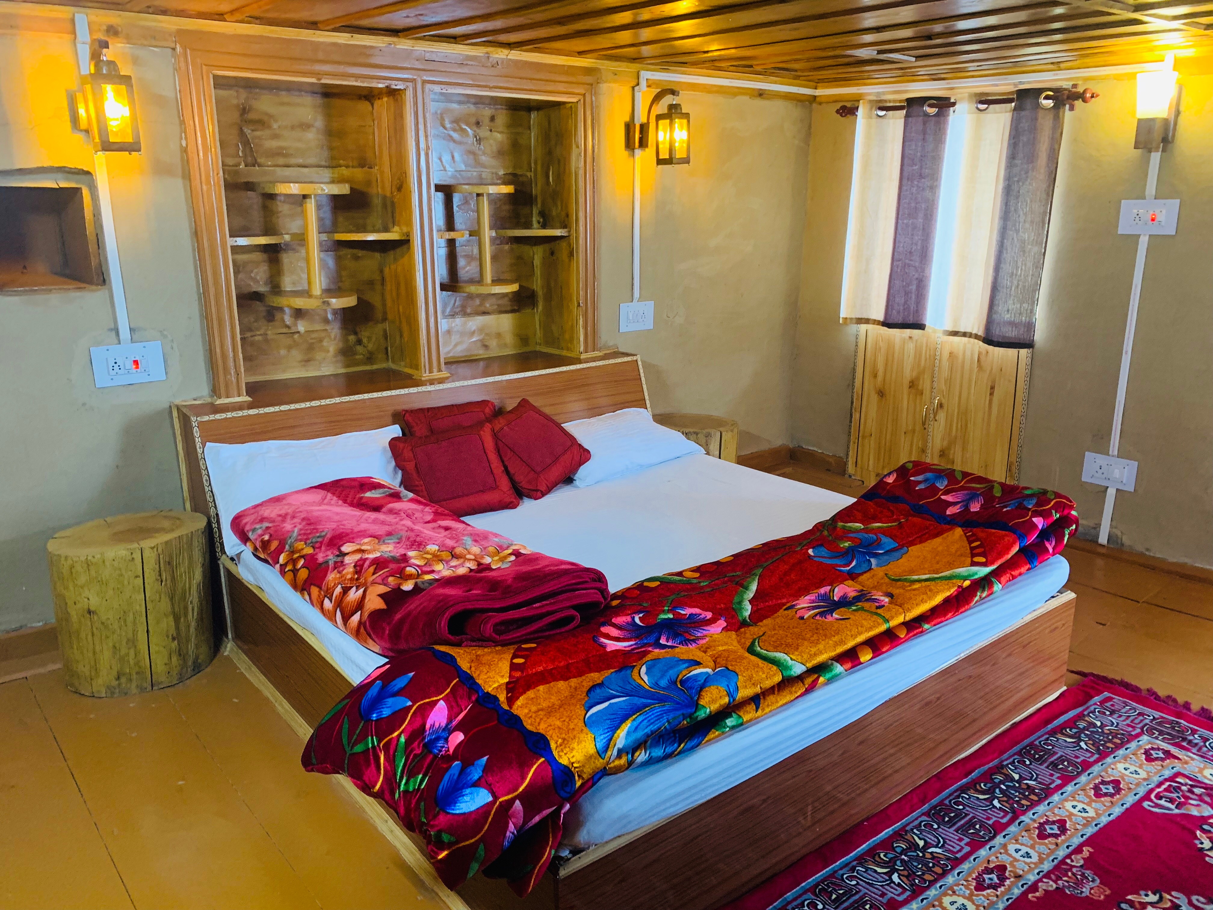 Basa Homestay | Rooms & Kitchen 𝗕𝗢𝗢𝗞 Narkanda Homestay