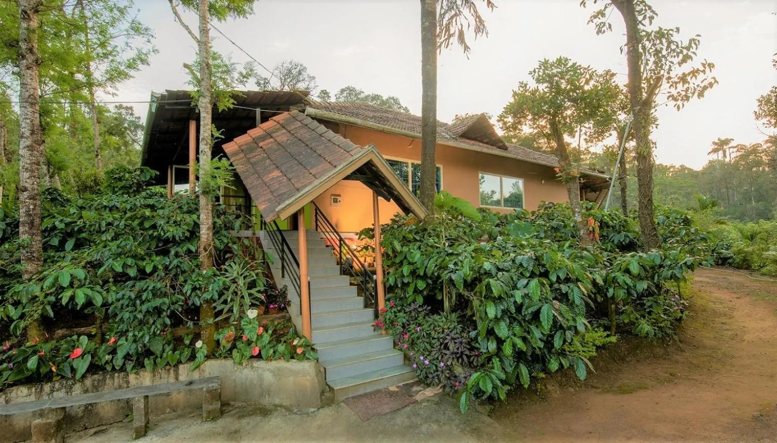 HIDDEN VALLEY RIVERSIDE HOMESTAY 𝗕𝗢𝗢𝗞 Coorg Farm House