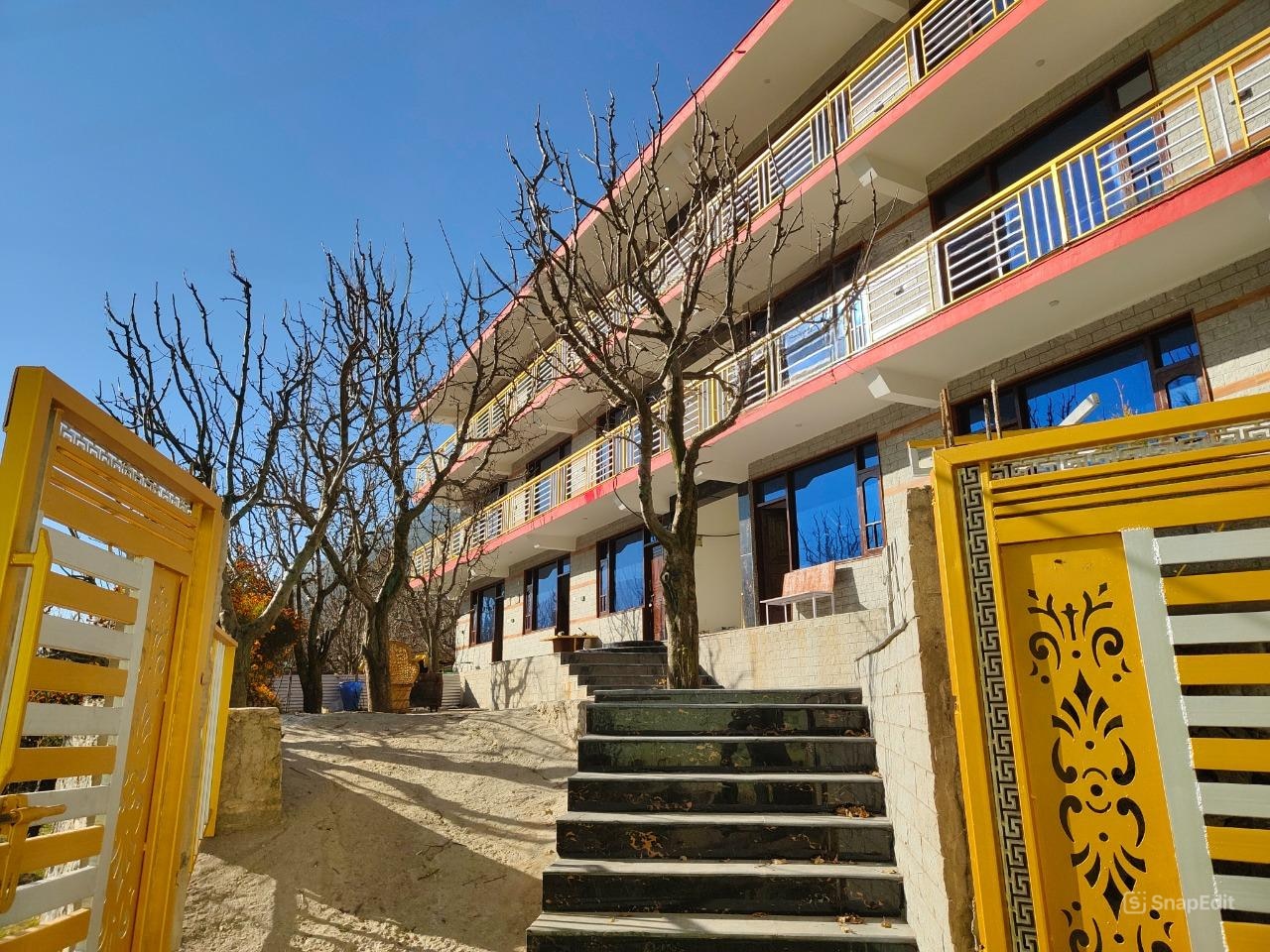 Pahadi Manzil Manali Hotel Manali - Reviews, Photos & Offer