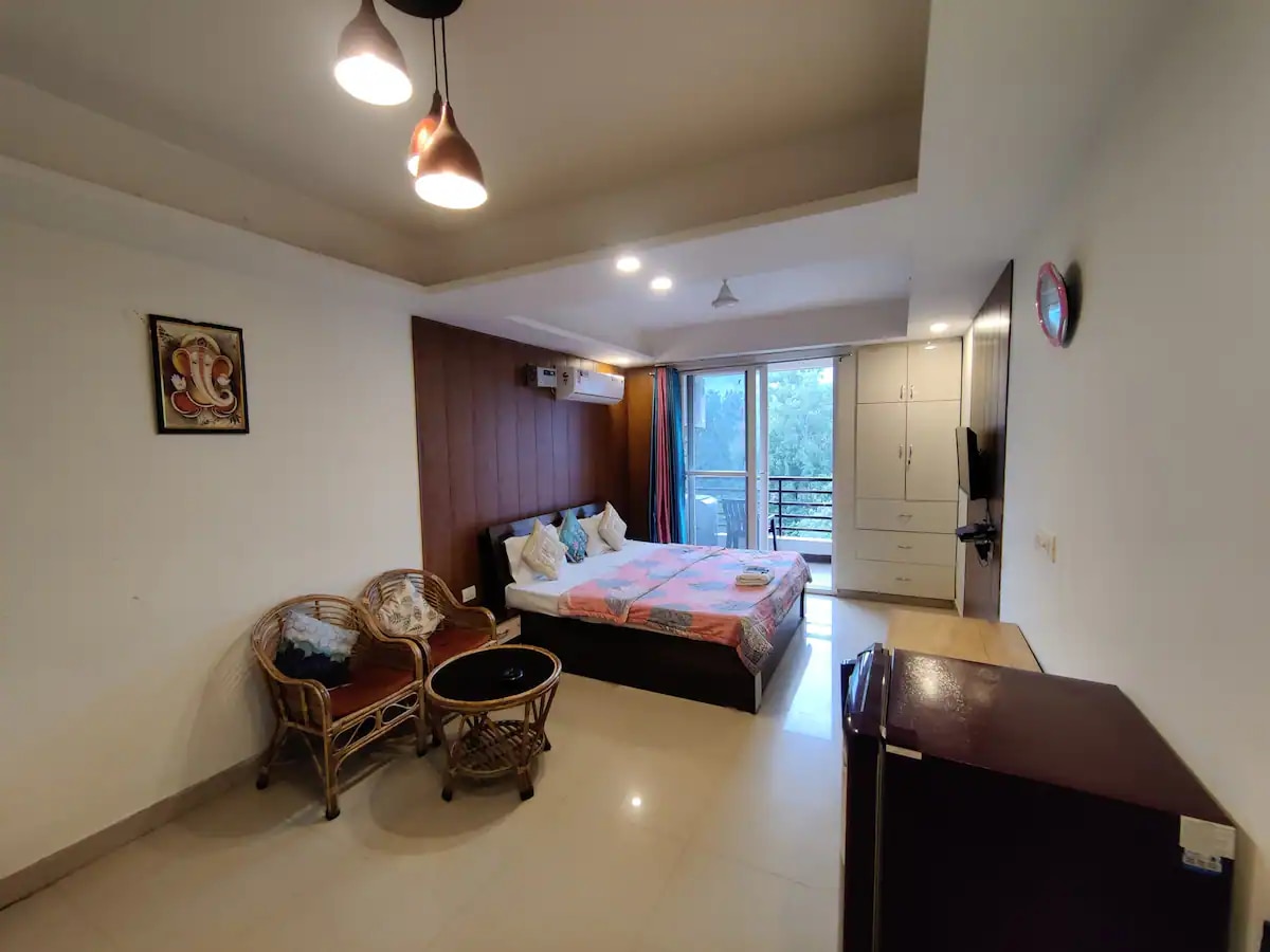 Basil By Paprika 𝗕𝗢𝗢𝗞 Dehradun Homestay