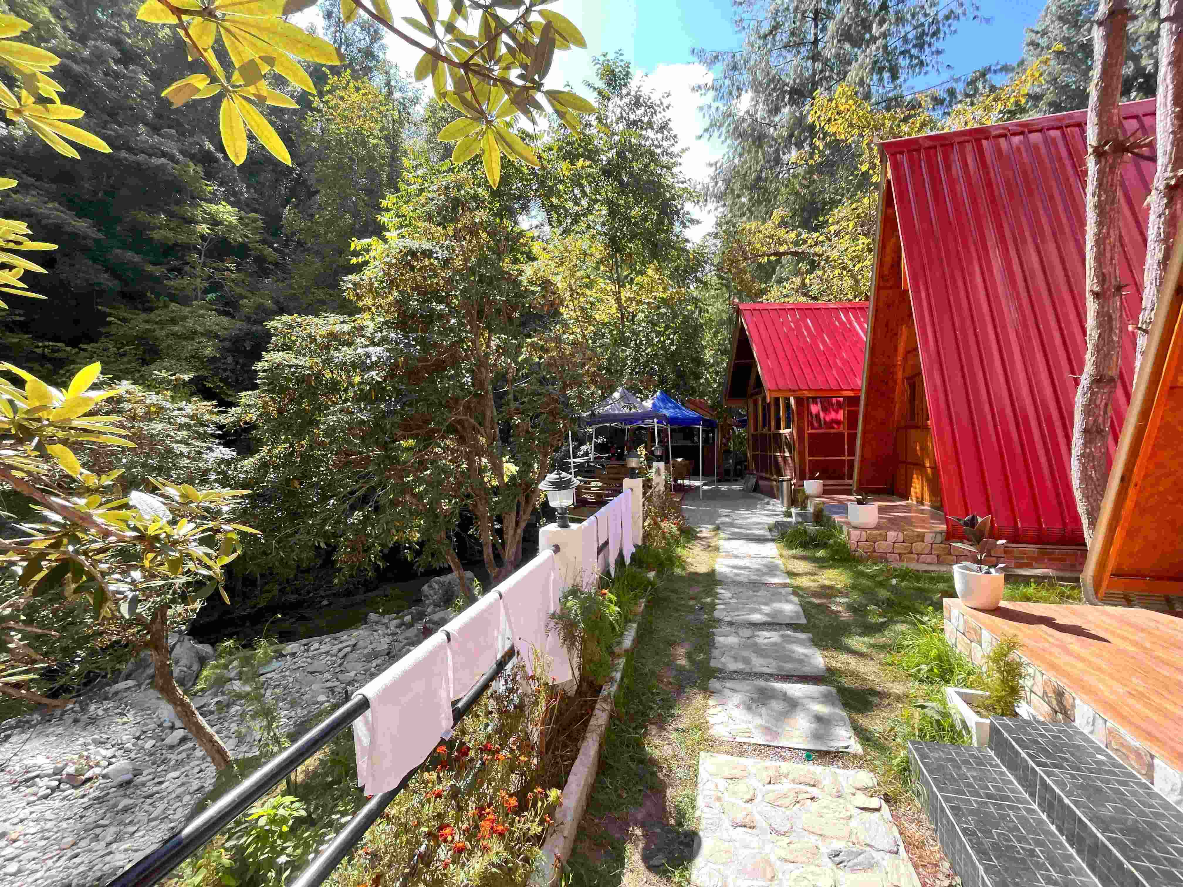 Oakley Groves Encamp 𝗕𝗢𝗢𝗞 Bomdila Cottage