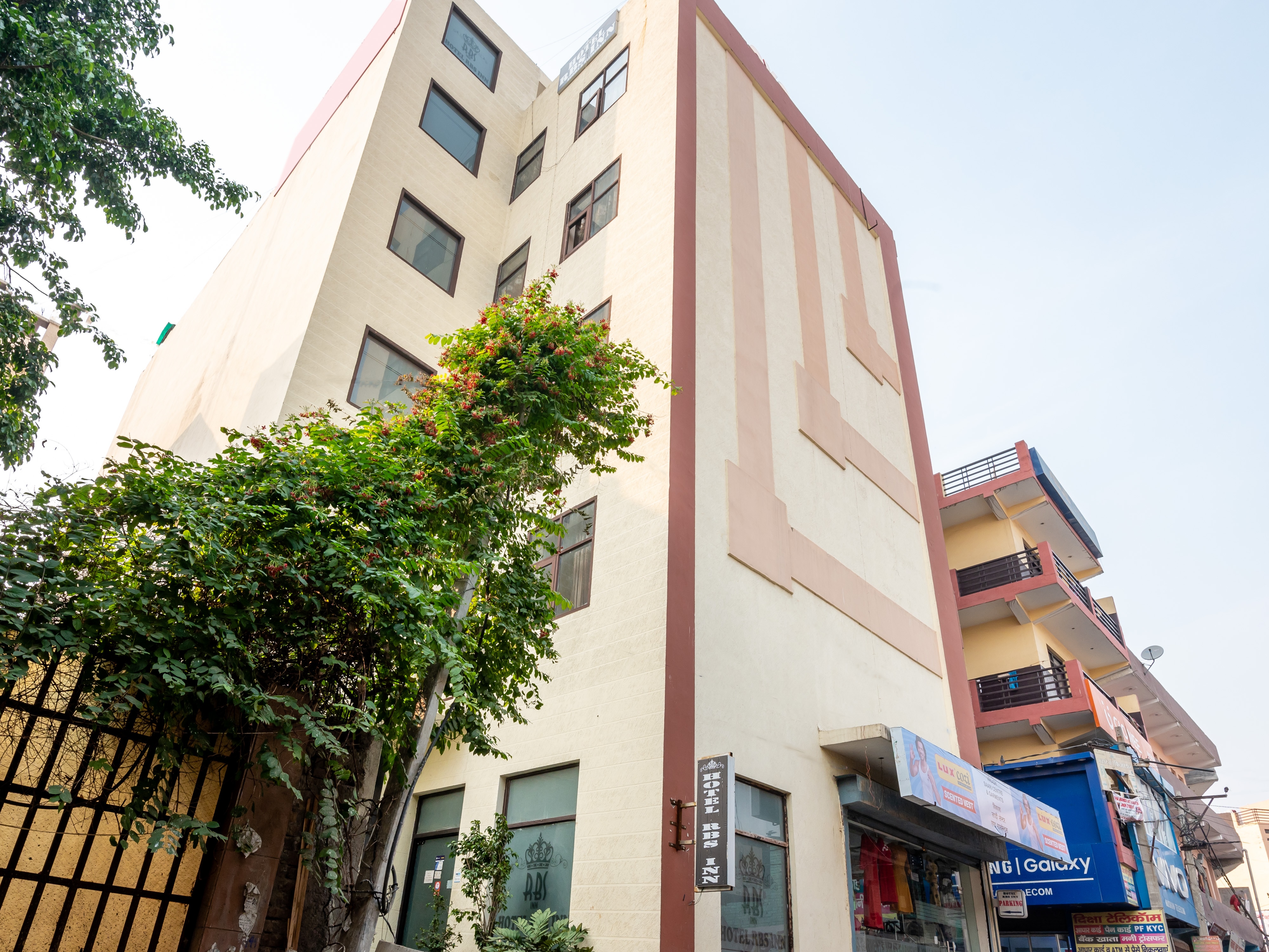 RBS Inn 𝗕𝗢𝗢𝗞 Gurgaon Guest House