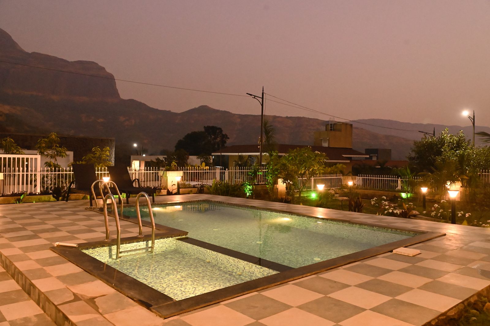 The Urban Escape 𝗕𝗢𝗢𝗞 Trimbak Villa