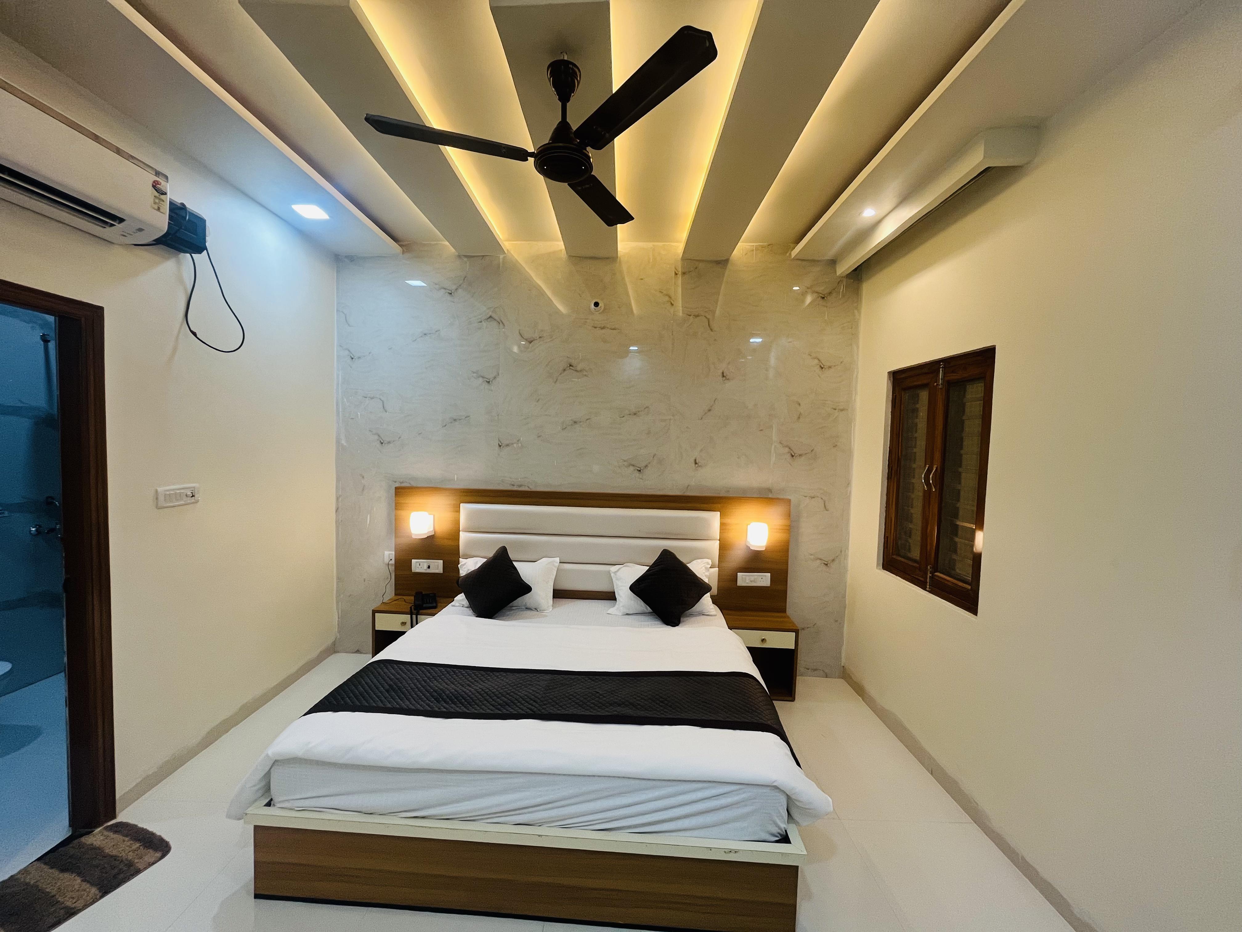 SHRI RAMAN NIWAS NEAR BANKEY BIHARI 𝗕𝗢𝗢𝗞 Vrindavan Homestay