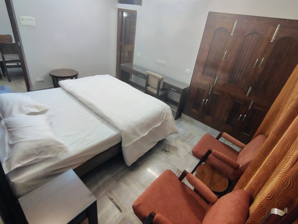 USHA PARAS KUTIR 𝗕𝗢𝗢𝗞 Varanasi Guest House
