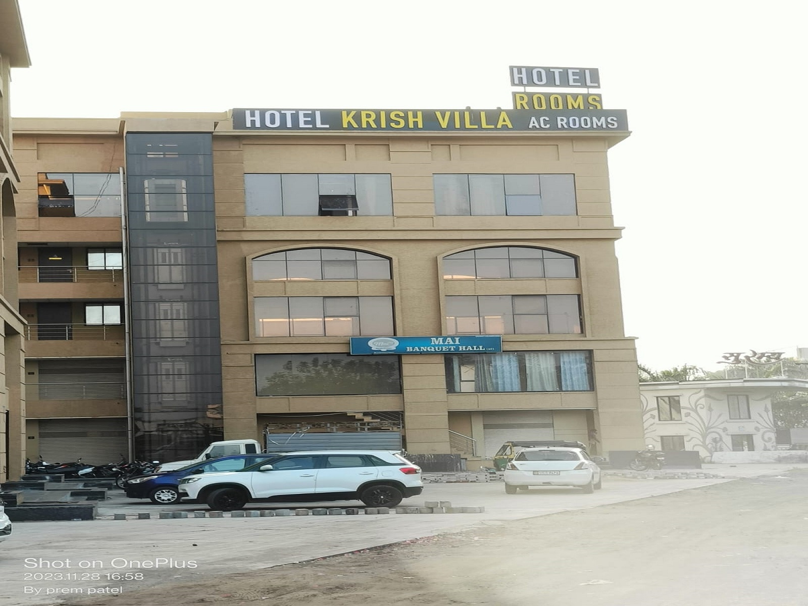 Hotel Krish Villa 𝗕𝗢𝗢𝗞 Vadodara Hotel