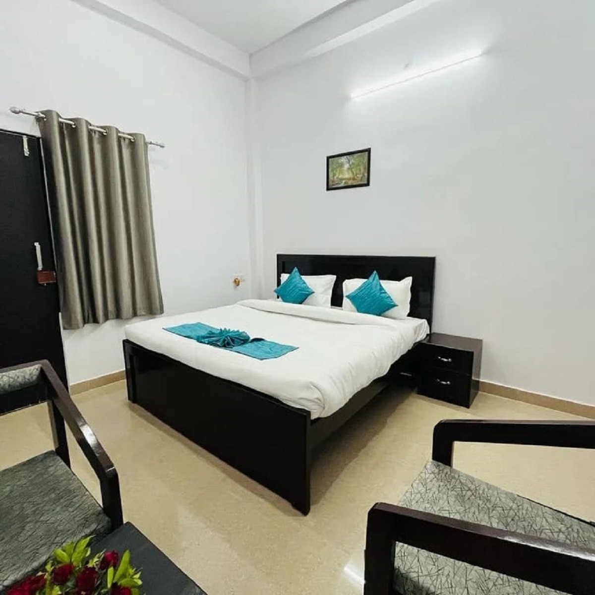 Shri Ram Palace Ayodhya 𝗕𝗢𝗢𝗞 Ayodhya Guest House