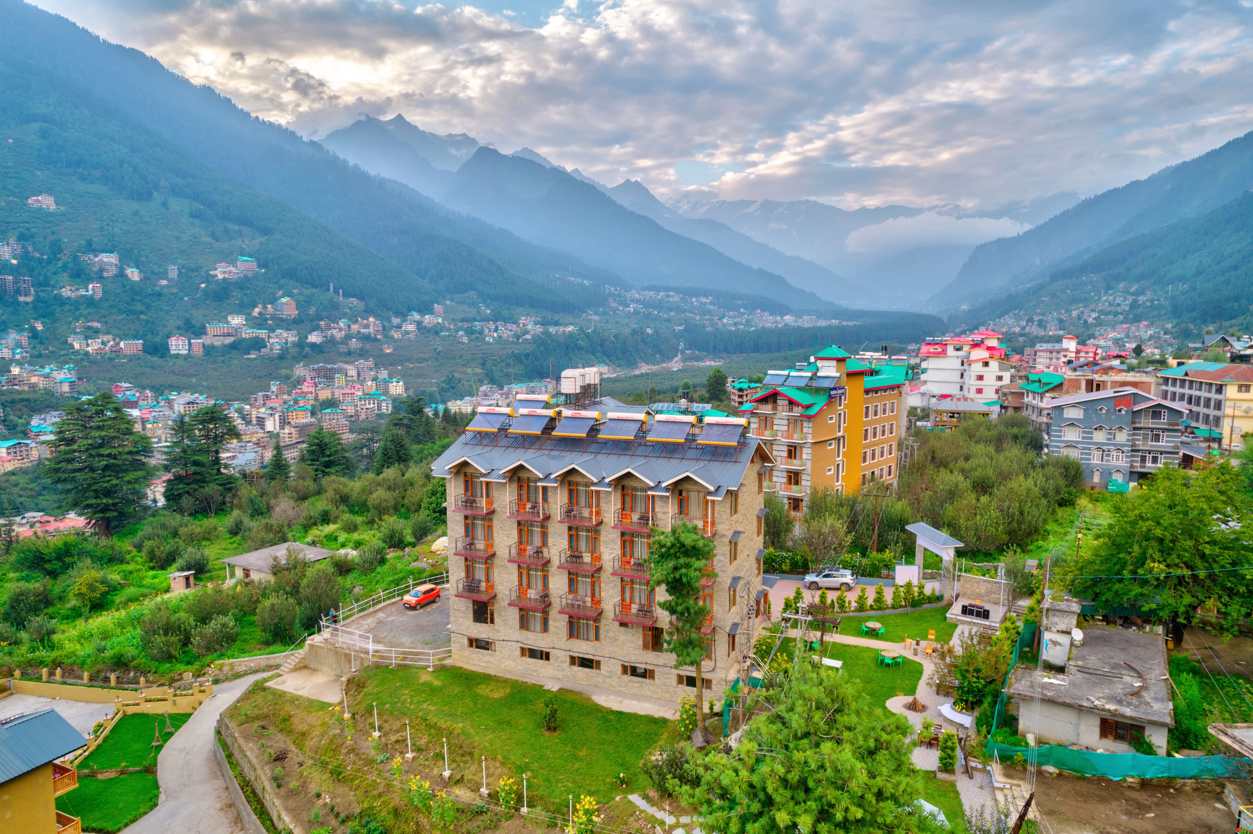 Snow City's Montana Blues Resort Manali - Heated & Air-Cooled Stay ...